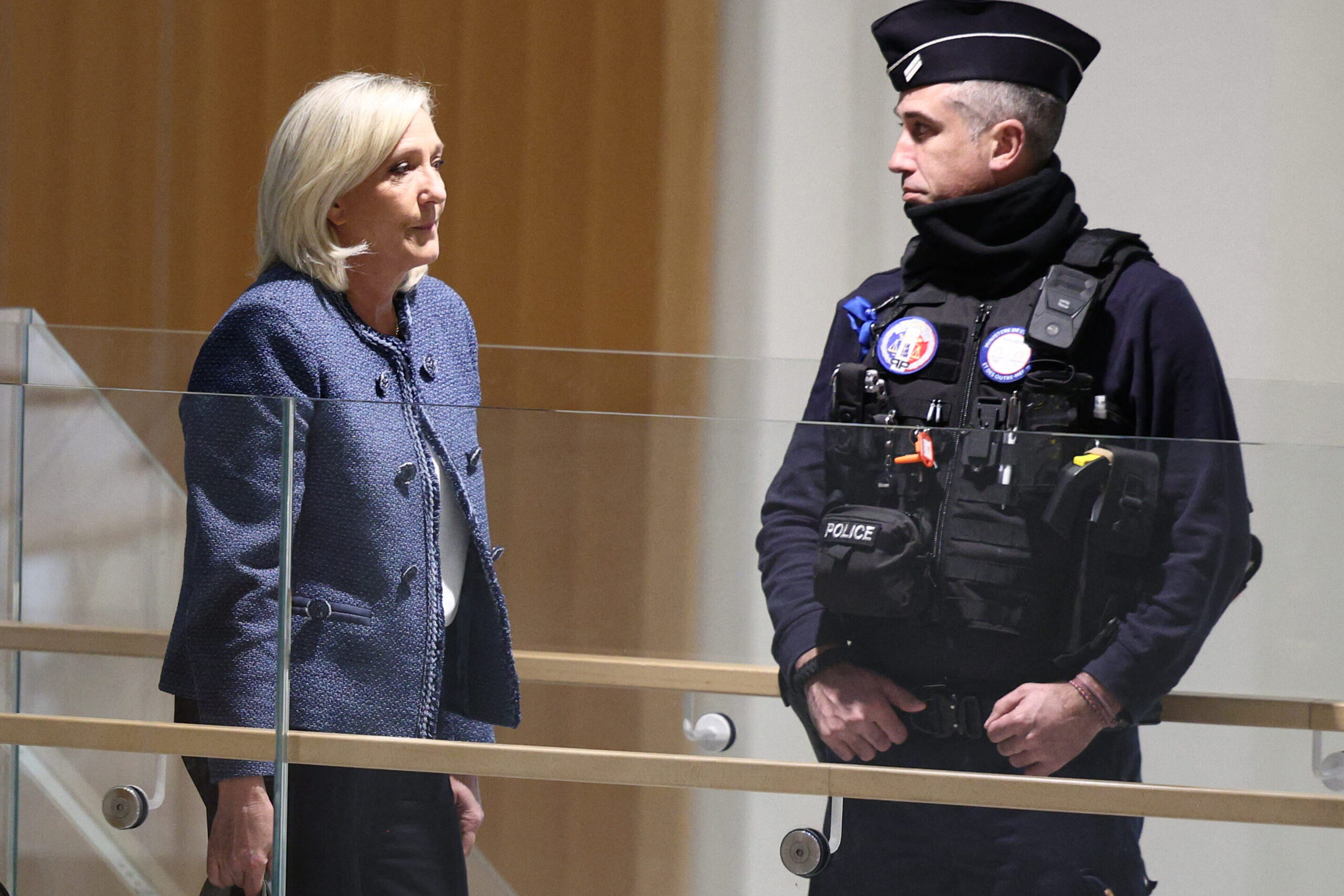 Curg reacțiile după blocarea lui Le Pen. "Un film prost pe care îl ...