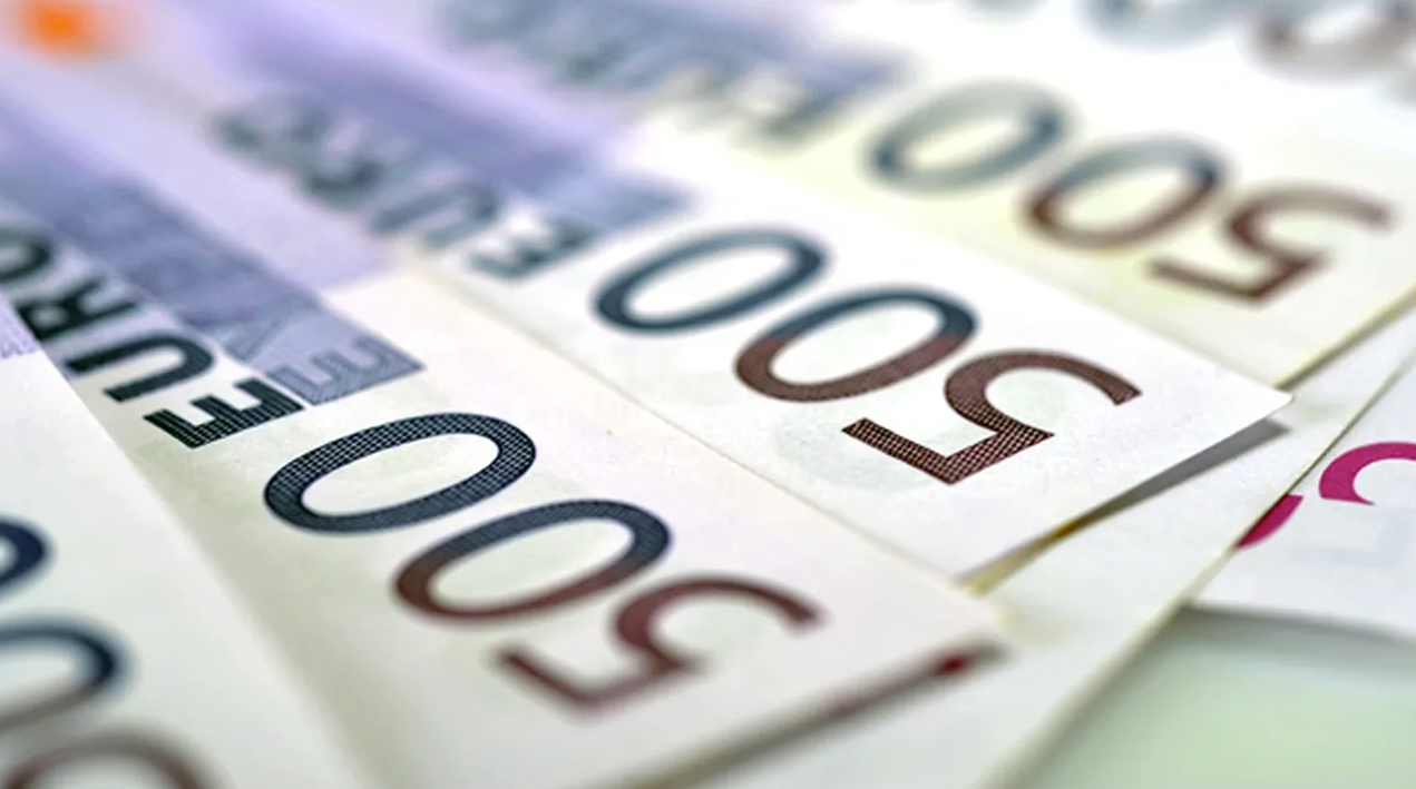 Cursul euro peste 5 lei generează efecte în lanţ pe piaţa imobiliară