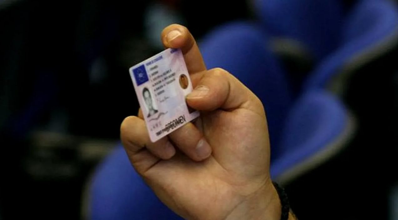 Permise auto pe bani la Suceava: examinatori și instructori reținuți!