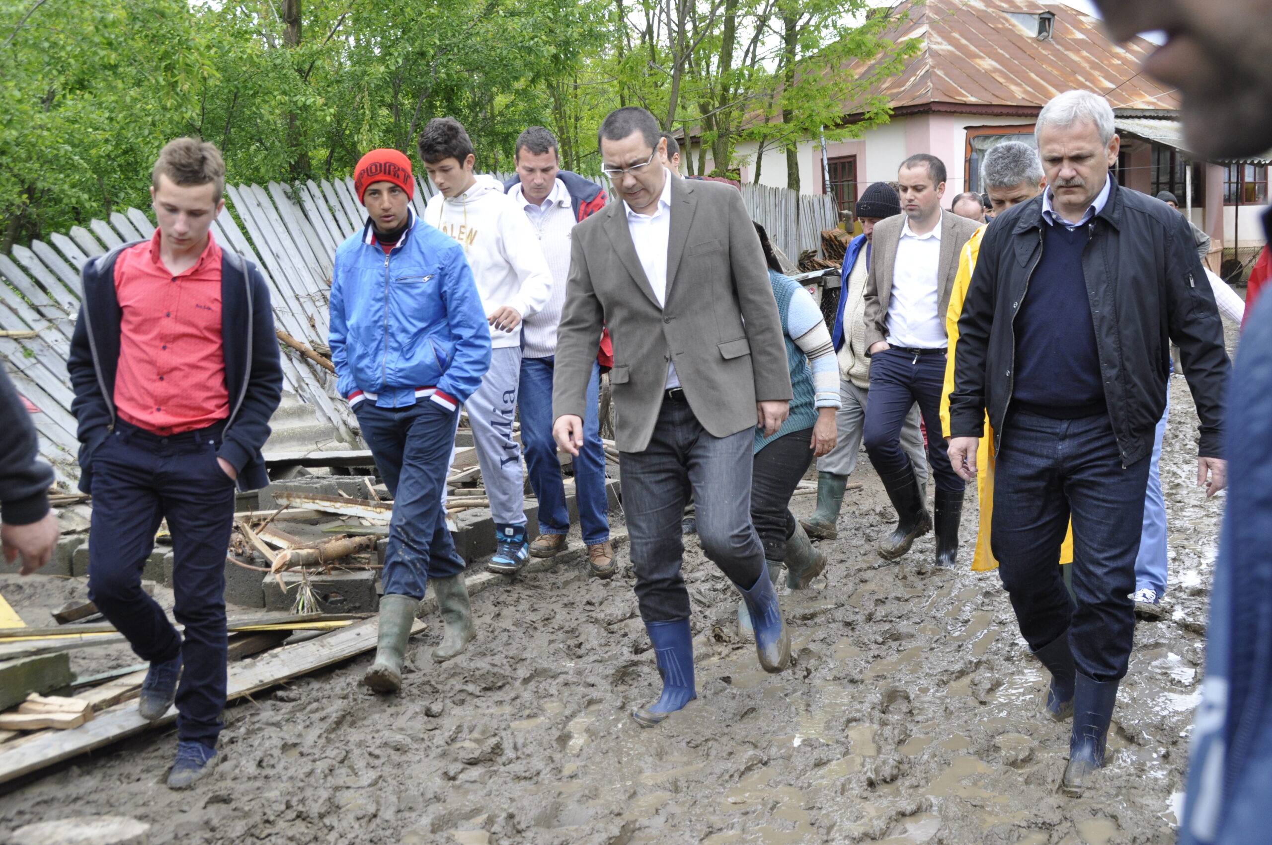 Scandalul inundațiilor ia amploare. Dinescu vrea să-i ceară despăgubiri ...