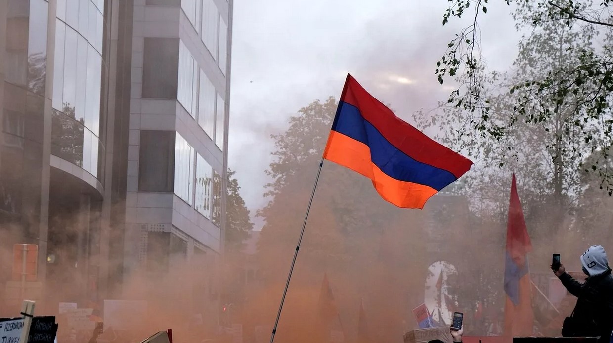 Armenia: Trump își anunță sprijinul „deplin și total” pentru premierul ...