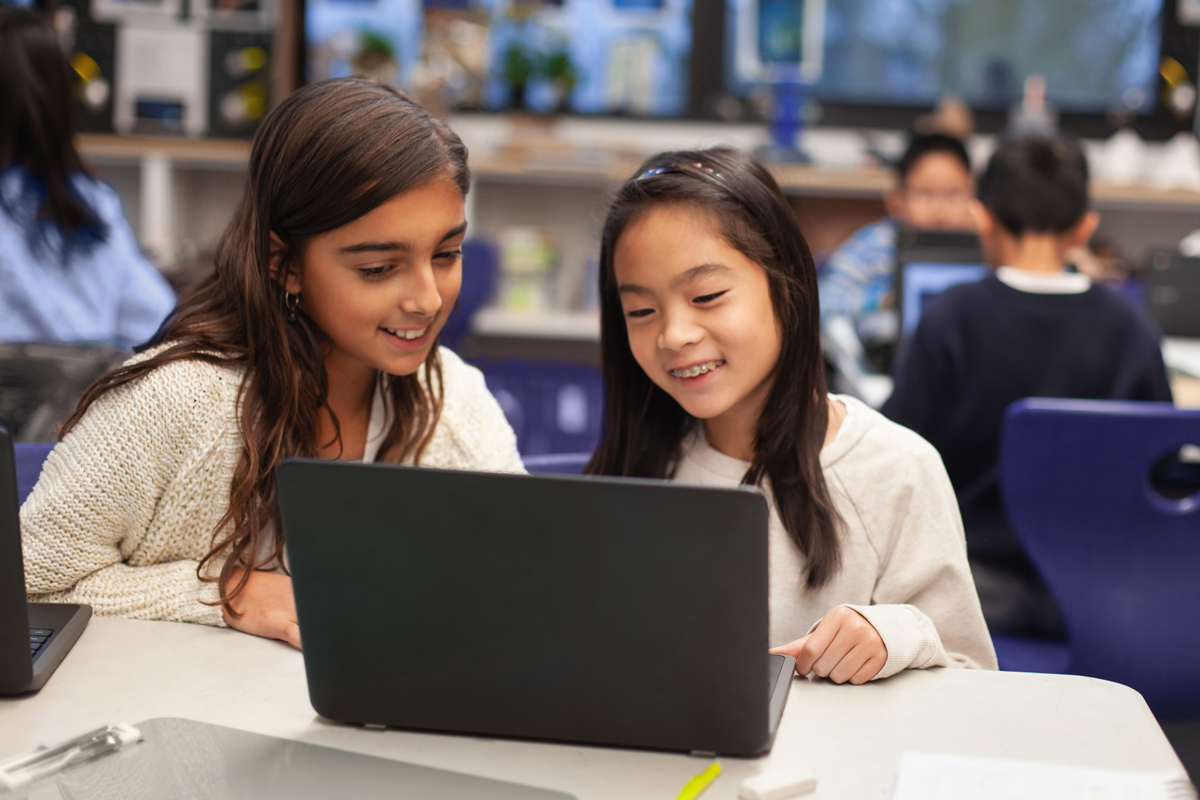 Soluția ATEN pentru distribuție și control AV în săli de clasă inteligente la un colegiu din Hanoi