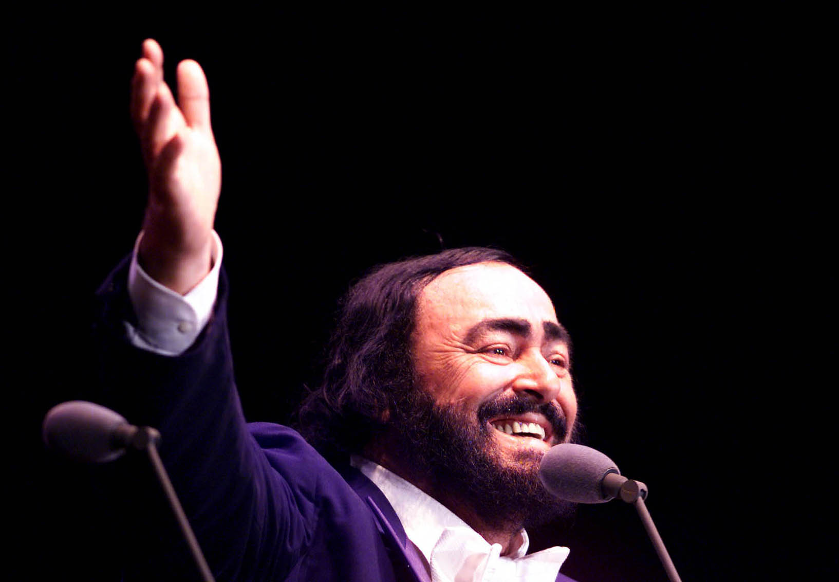 Un film despre viața tenorului Luciano Pavarotti va fi realizat la ...