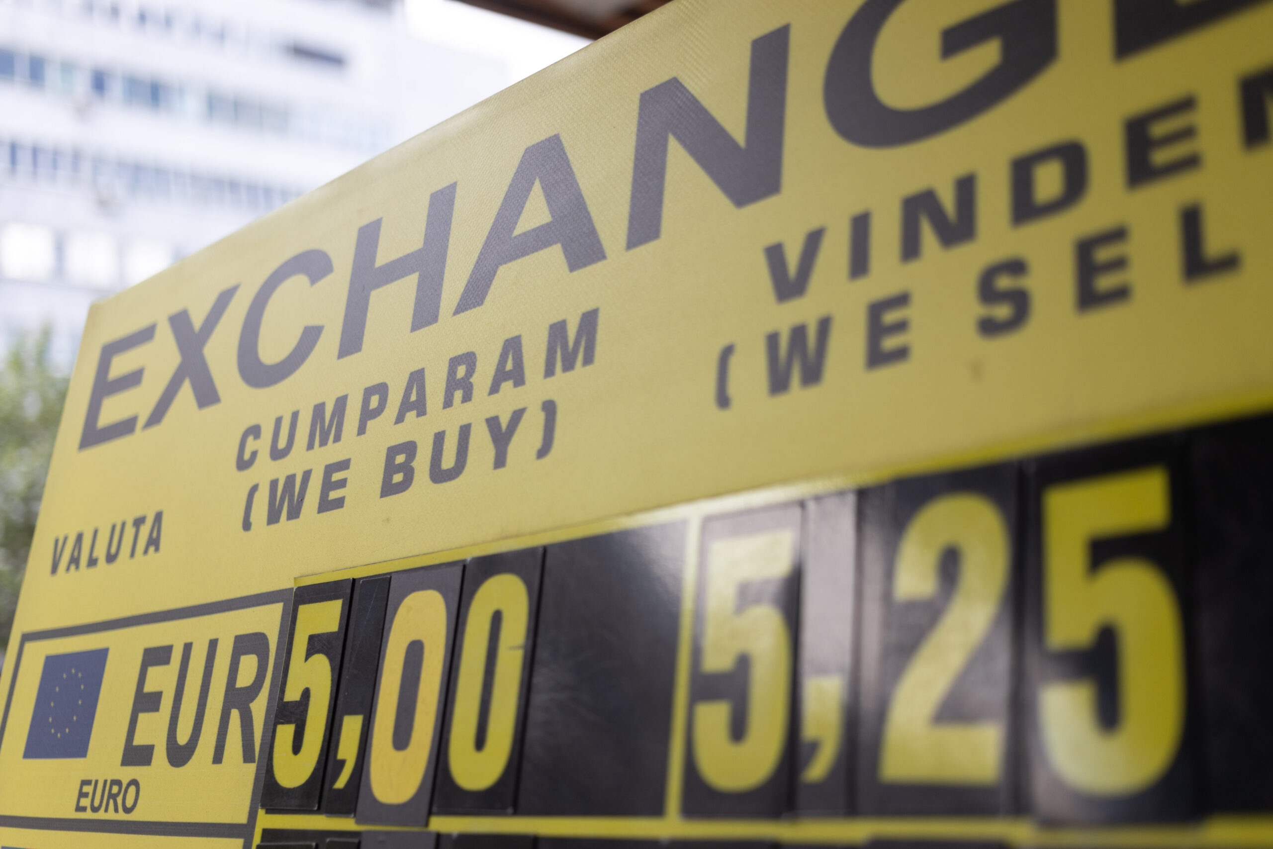Curs valutar BNR, 31 decembrie 2025: euro urcă ușor, dolarul se ...