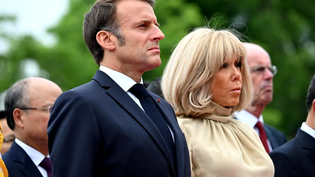 Emmanuel Macron sosește în Indonezia, a doua locație a turneului său în ...