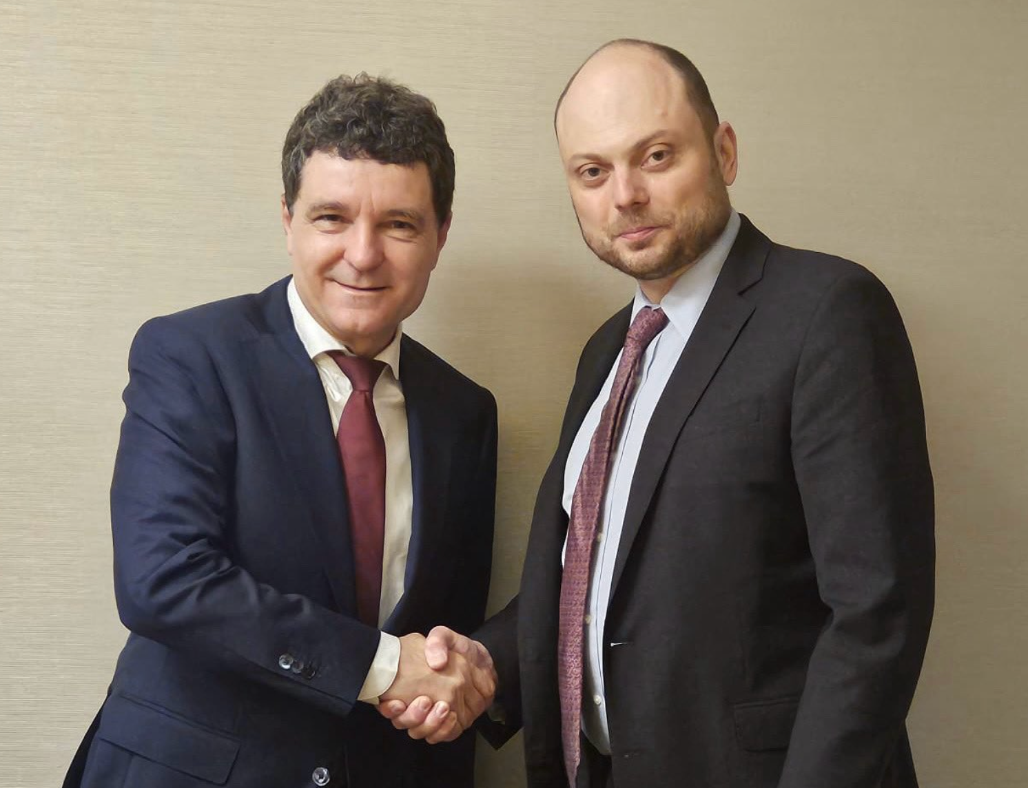 Întâlnire între Nicușor Dan și opozantul rus Vladimir Kara-Murza ...