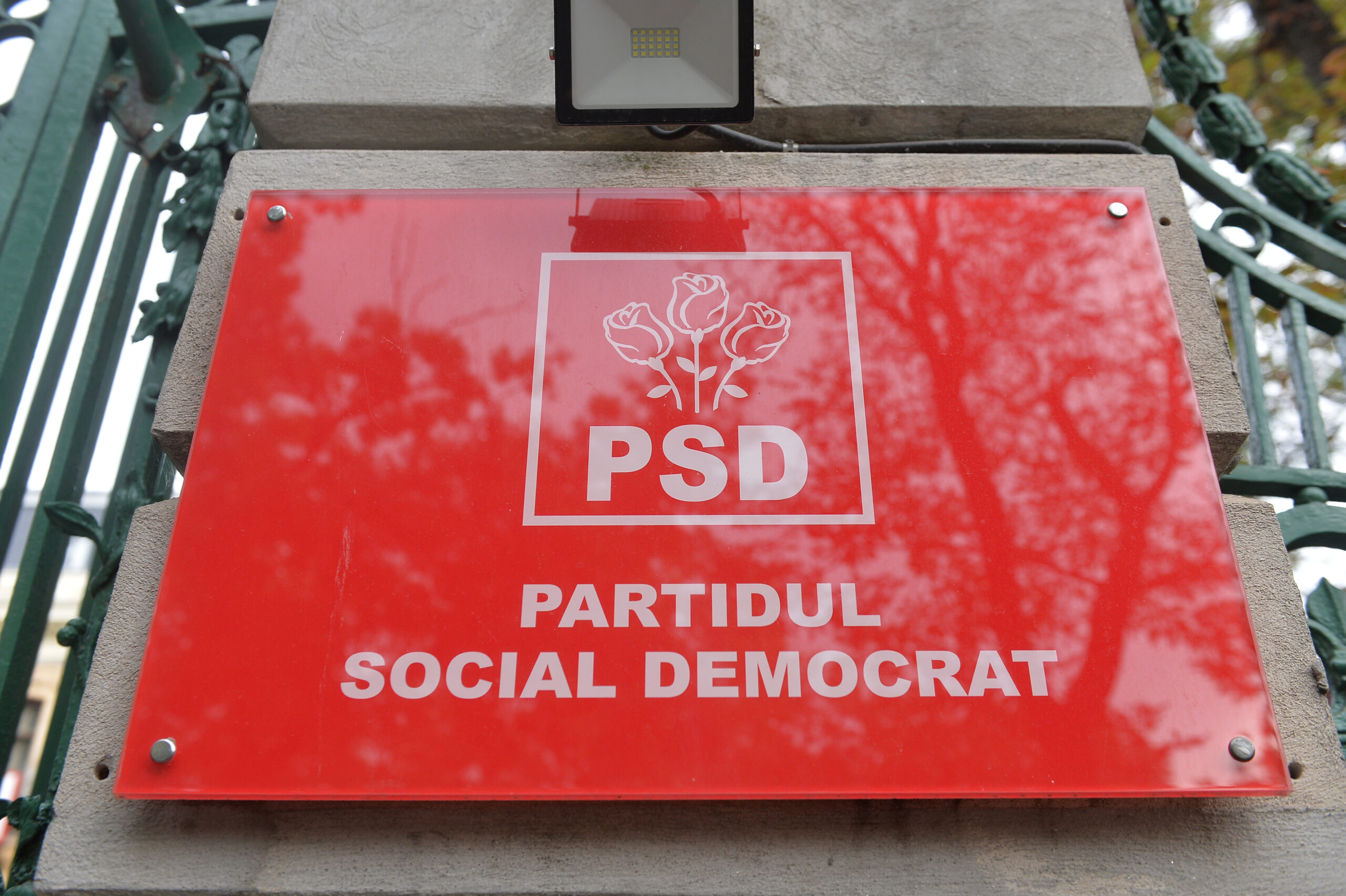 Patru deputați intrați în Parlament pe listele S.O.S. România au trecut ...