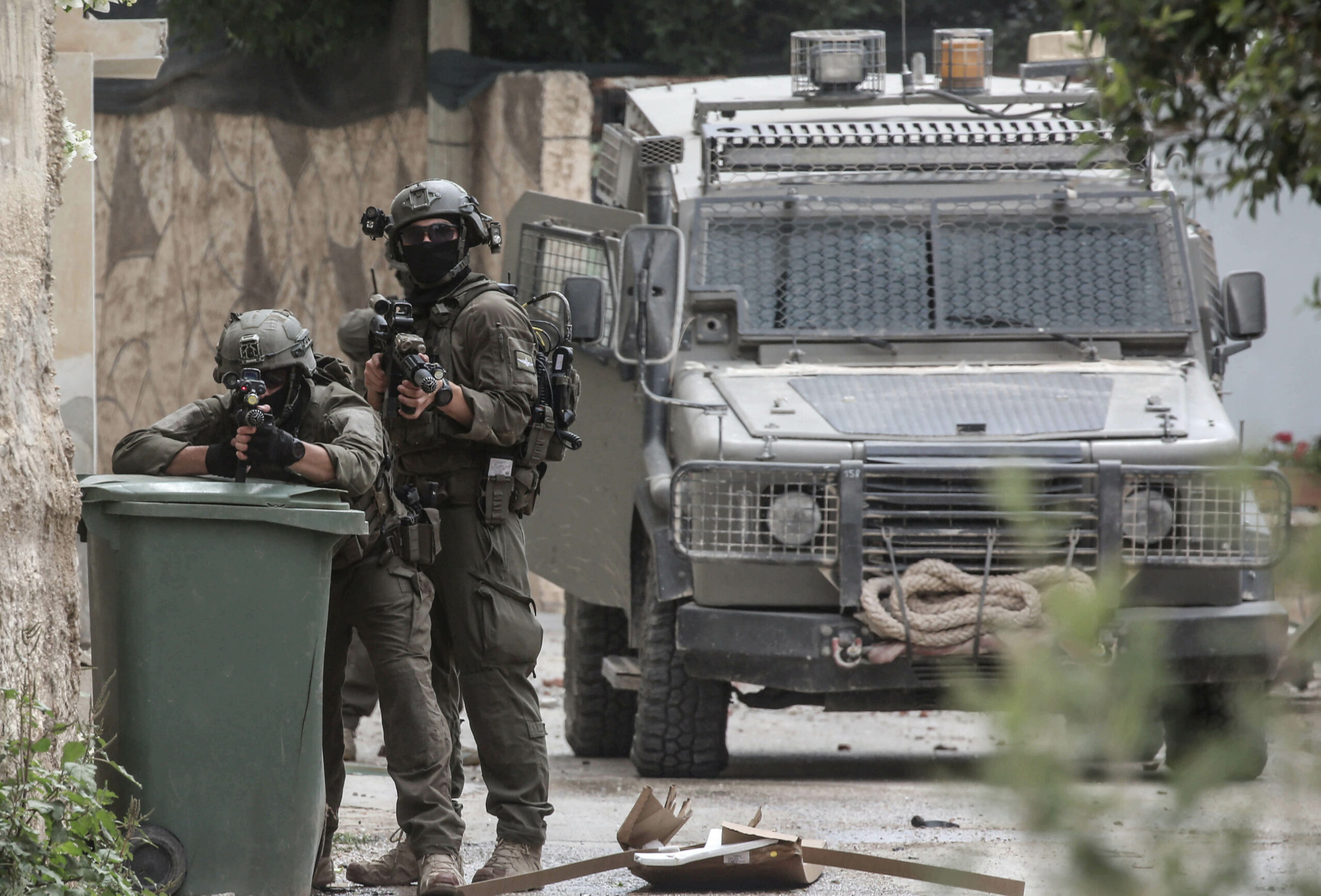 Israelul lansează operațiuni în două tabere palestiniene de refugiați ...