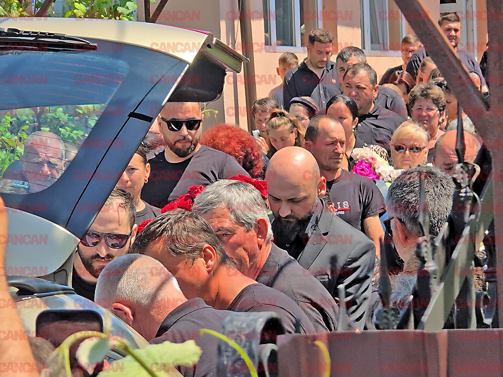 Teodora Marcu, condusă pe ultimul drum. Durere fără margini în satul ...