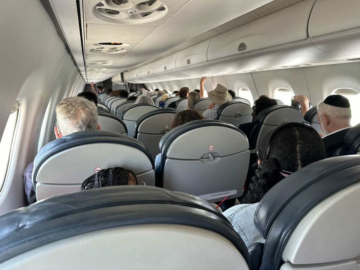 Ce a pățit un român care a întâlnit un alt român într-un avion: „lux pe ...