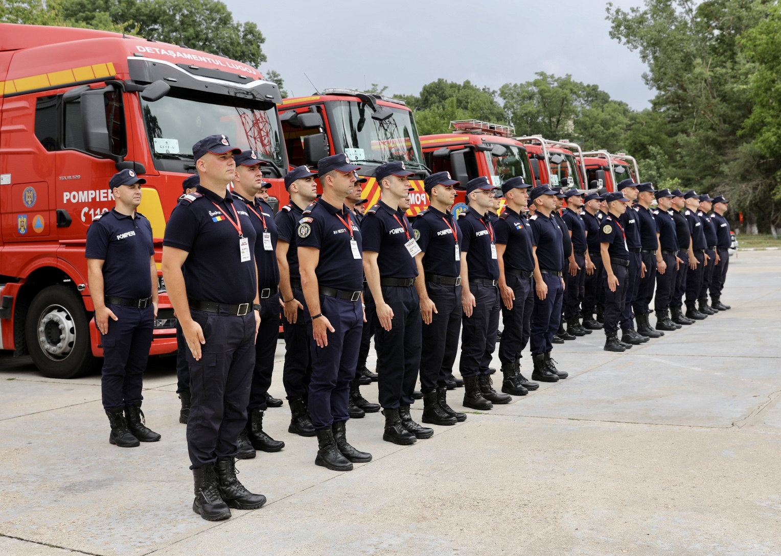 IGSU: 40 de pompieri români și opt autospeciale au plecat spre Grecia