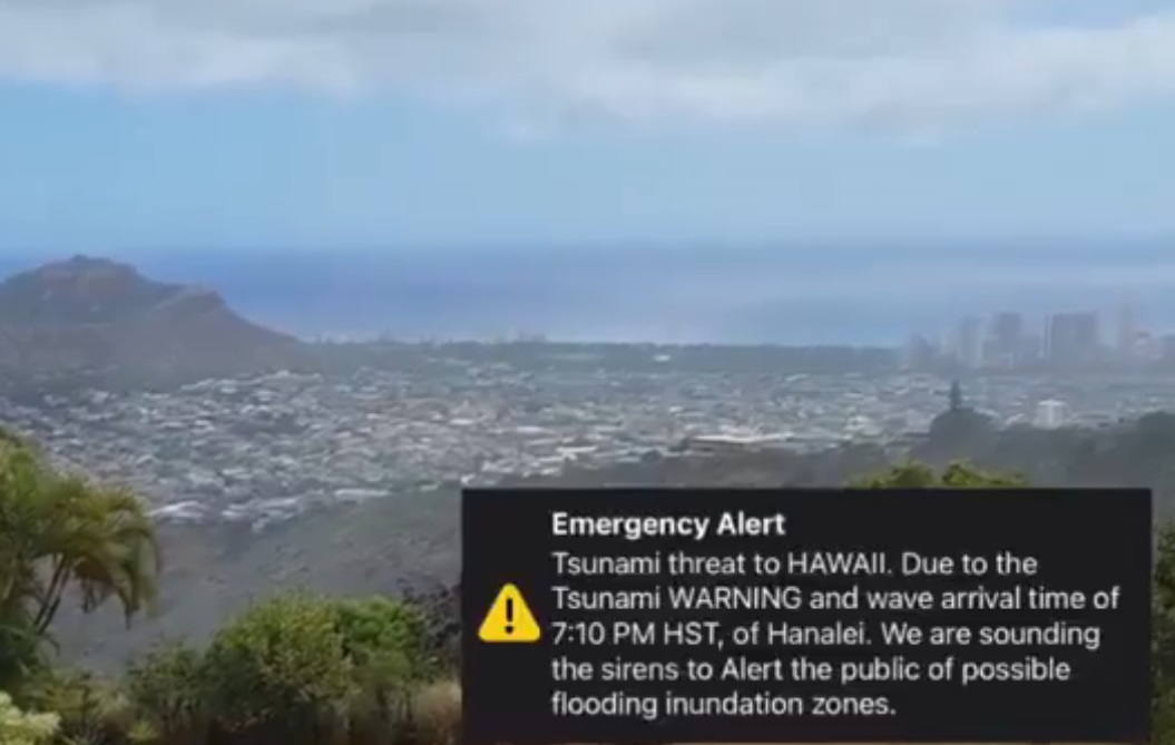 Evacuări și ambuteiaje în Hawaii din cauza alarmelor de tsunami din Pacific