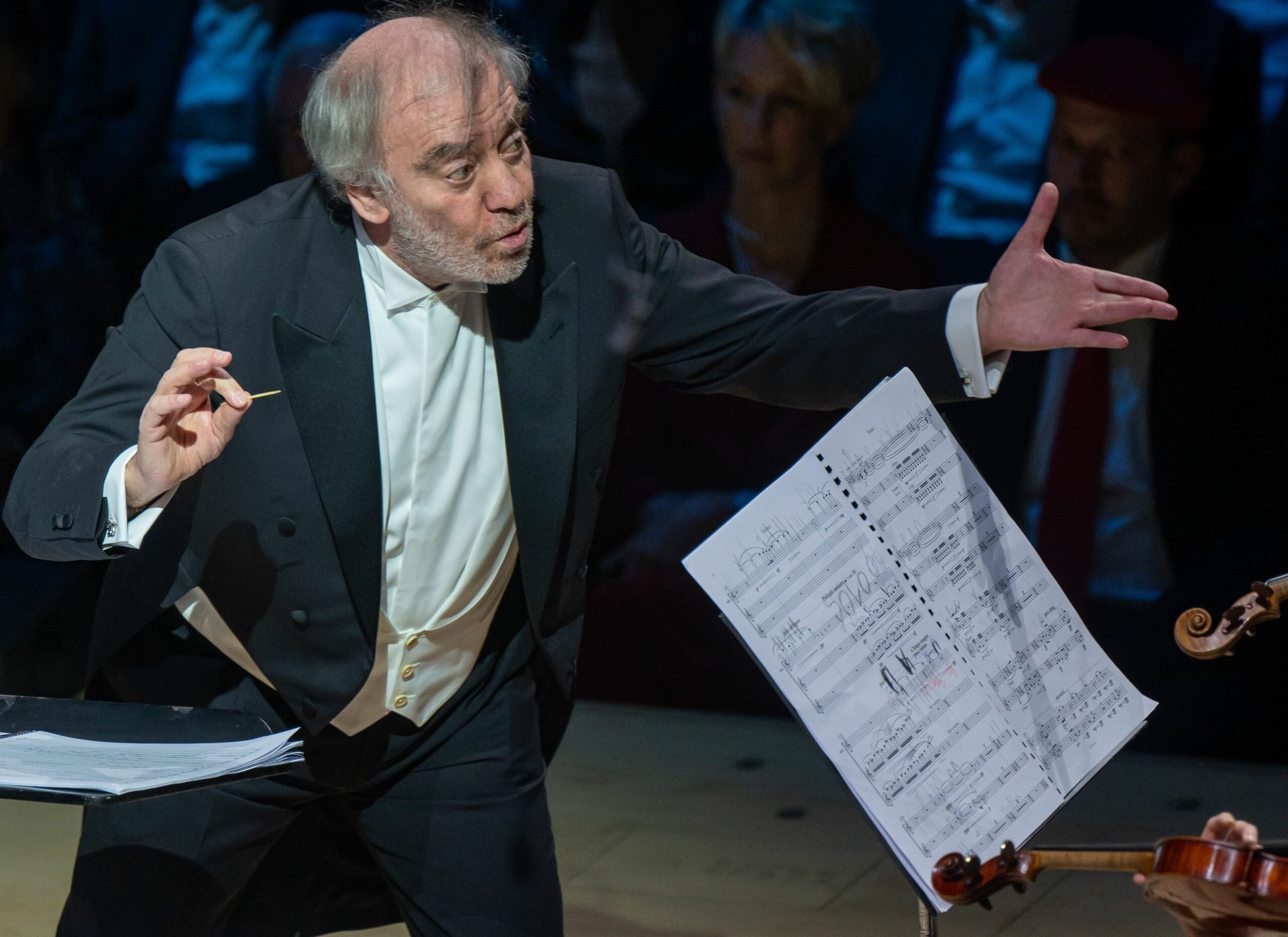 Dirijorul rus Valery Gergiev, cunoscut pentru relația sa strânsă cu ...