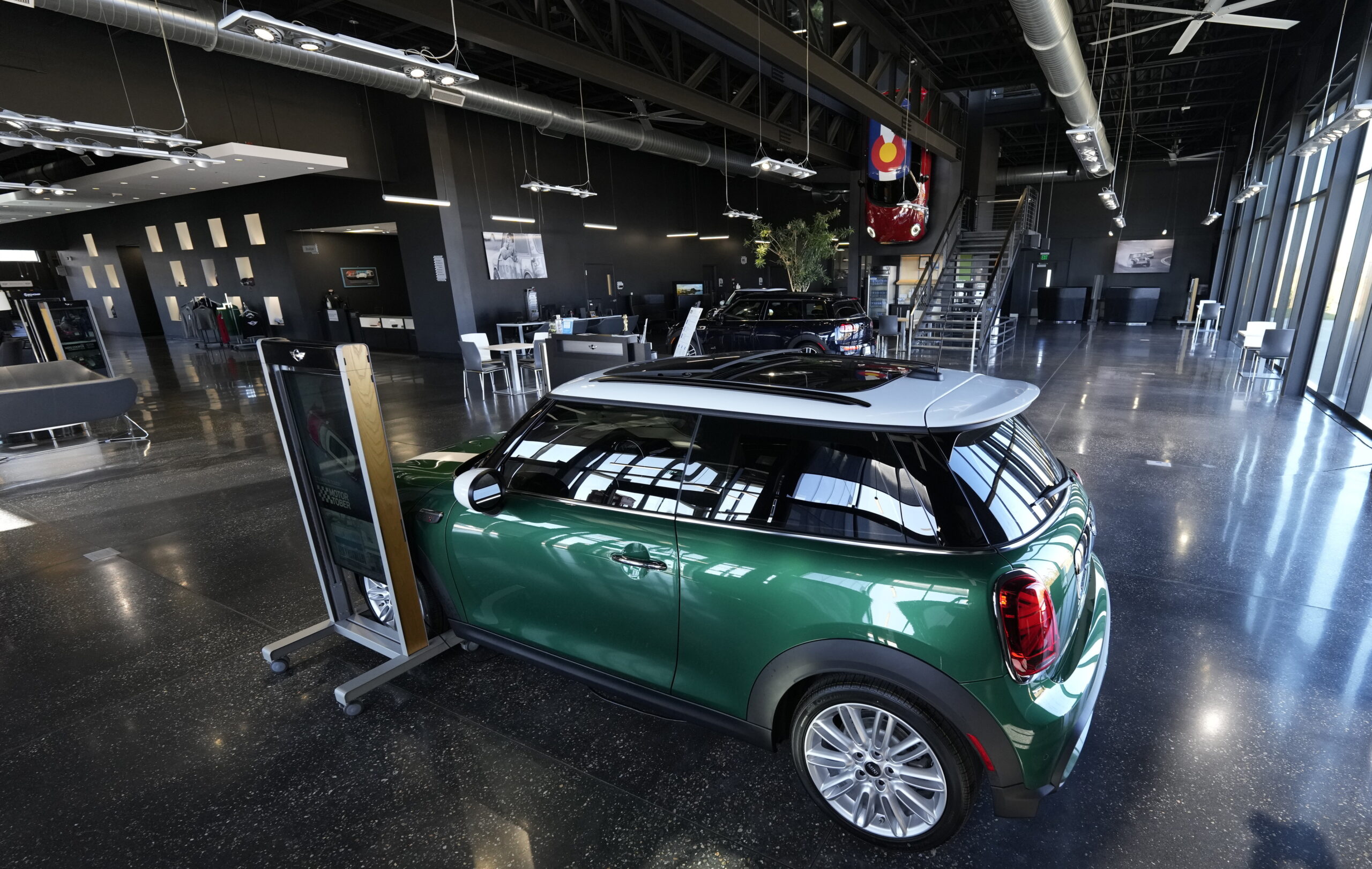 Piața auto românească accelerează puternic: Pe toate segmentele sunt ...