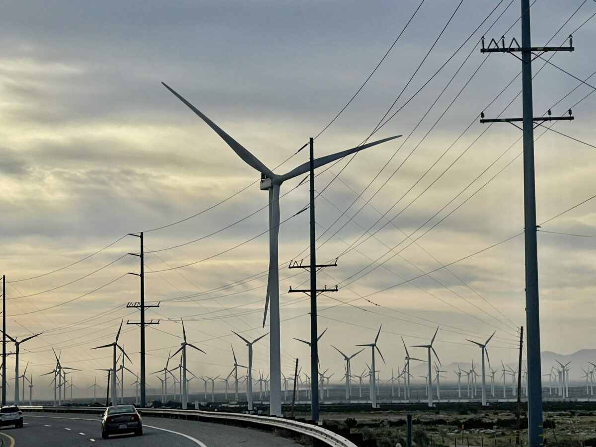 România adaugă noi parcuri eoliene și fotovoltaice. ANRE aprobă ...