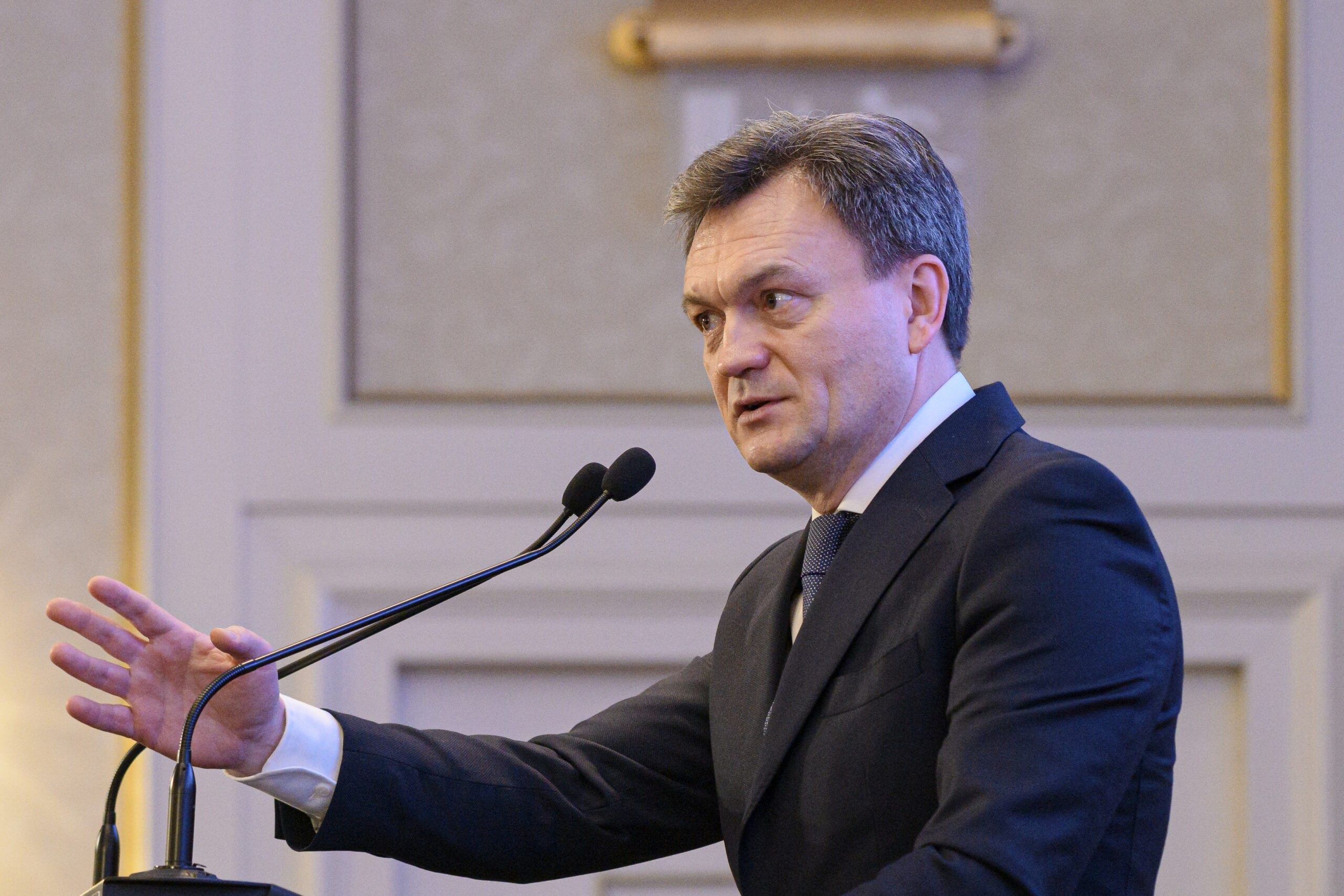 Recean, despre extrădarea lui Plahotniuc: Un infractor adus în cătușe ...