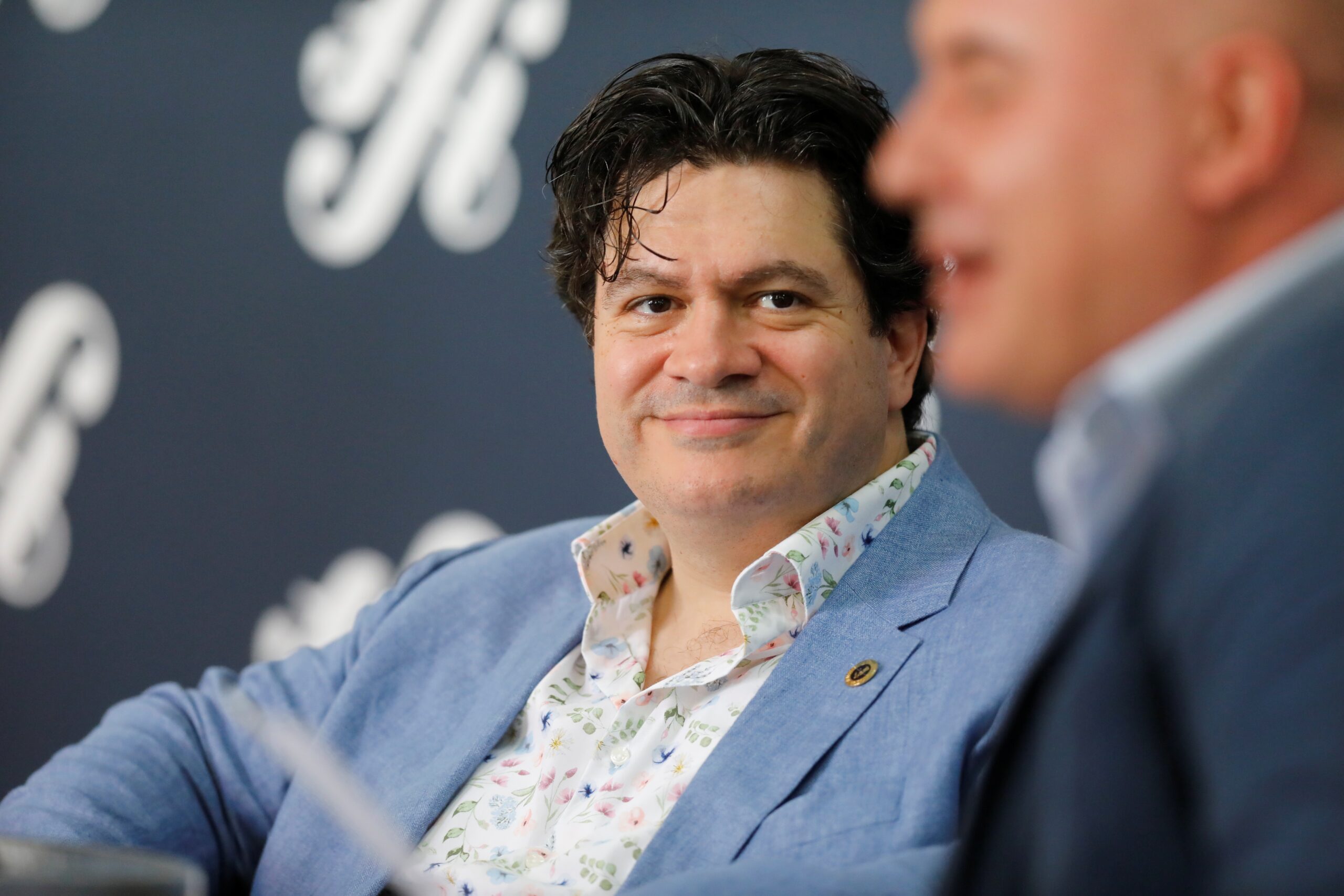 Cristian Măcelaru, dirijor român de renume, numit Cetățean de Onoare al ...