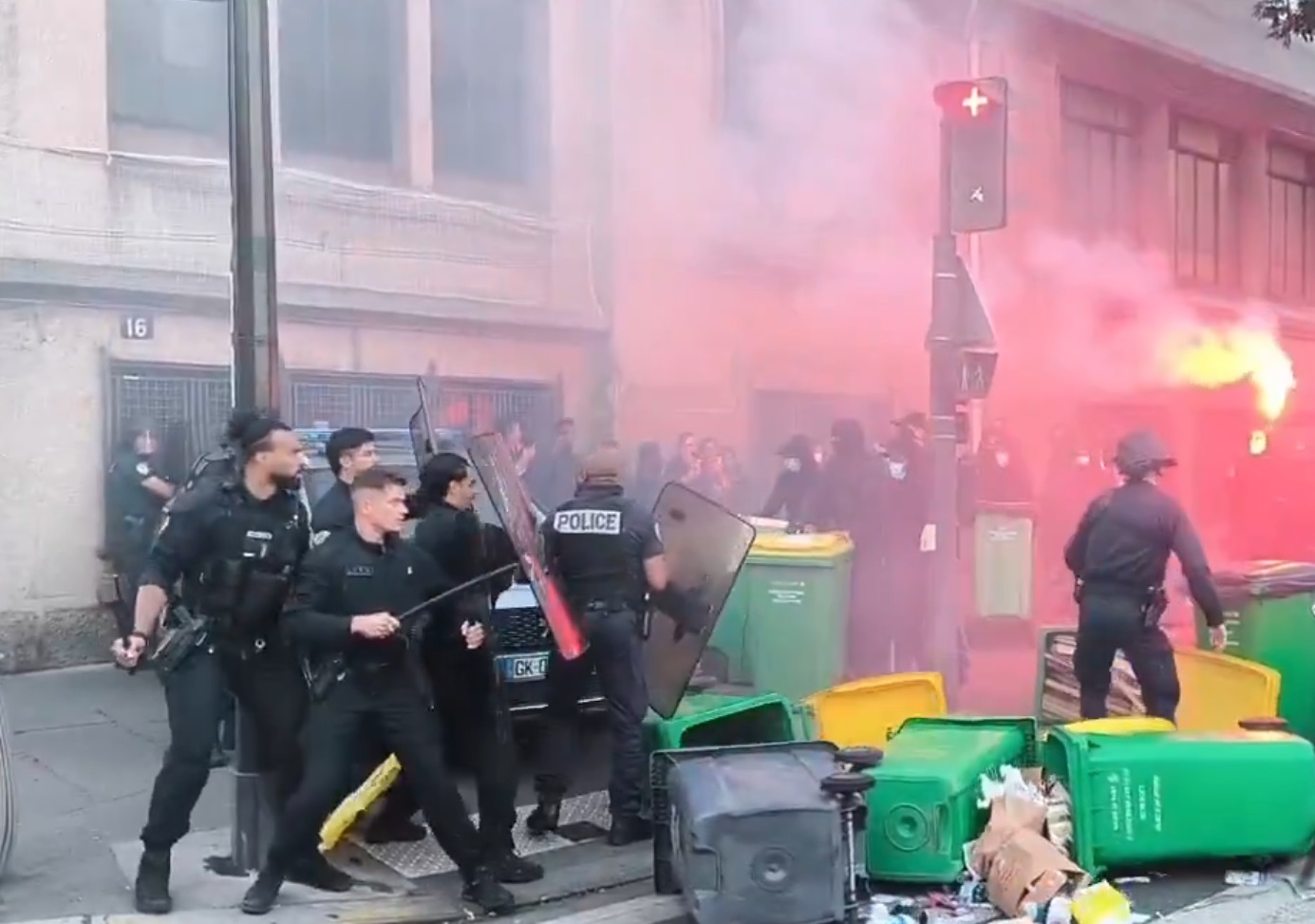 Proteste de amploare în Franța: aproape 200 de arestări și violențe la ...