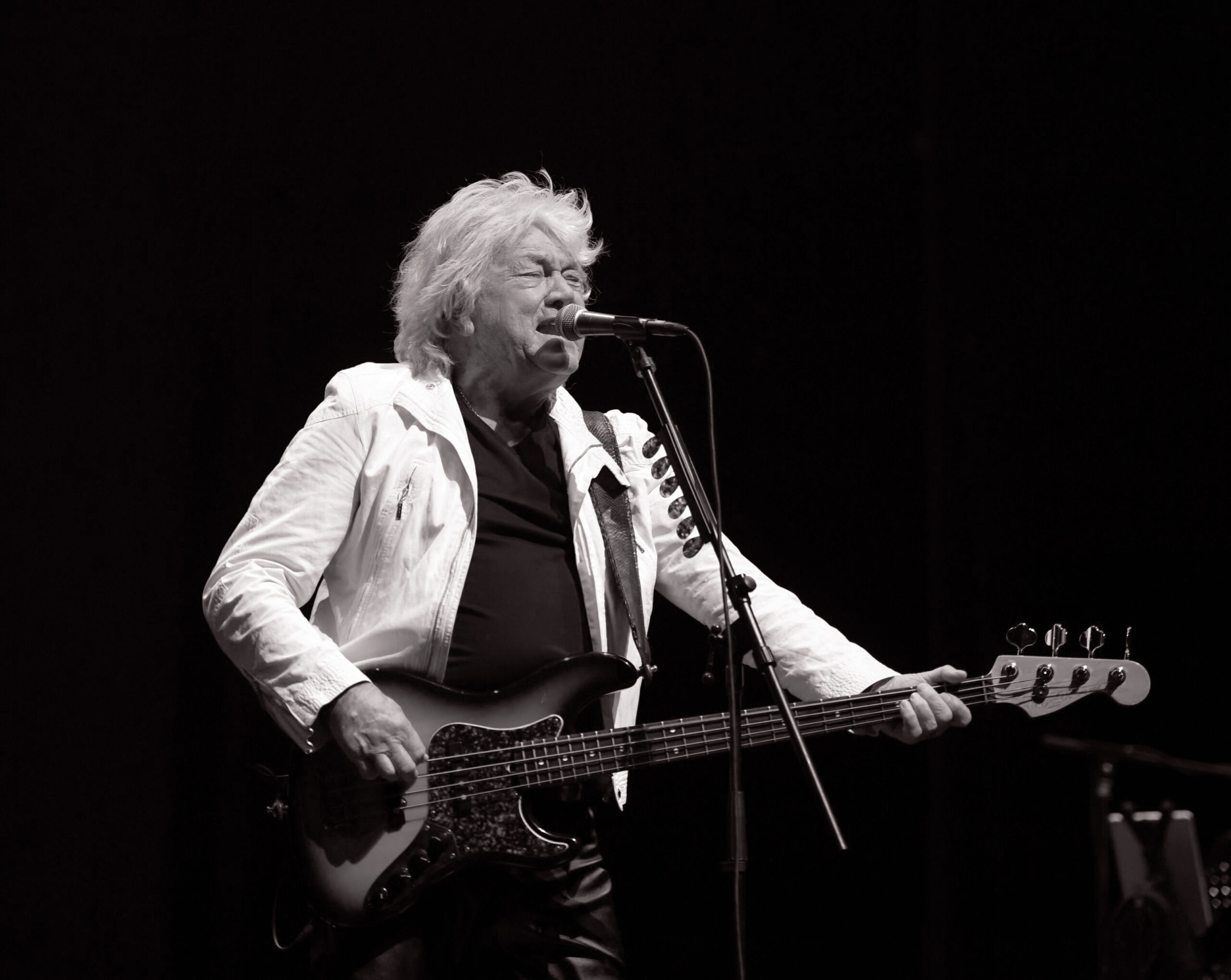 John Lodge, basistul și solistul trupei The Moody Blues, a murit la ...
