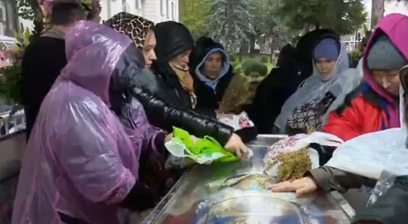 Pelerinaj la moaştele Sfintei Cuvioase Parascheva: Peste 24.500 de ...