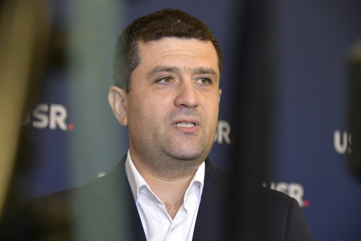 Radu Miruță, în vizită la detașamentul românesc „Carpathian Vipers” din ...