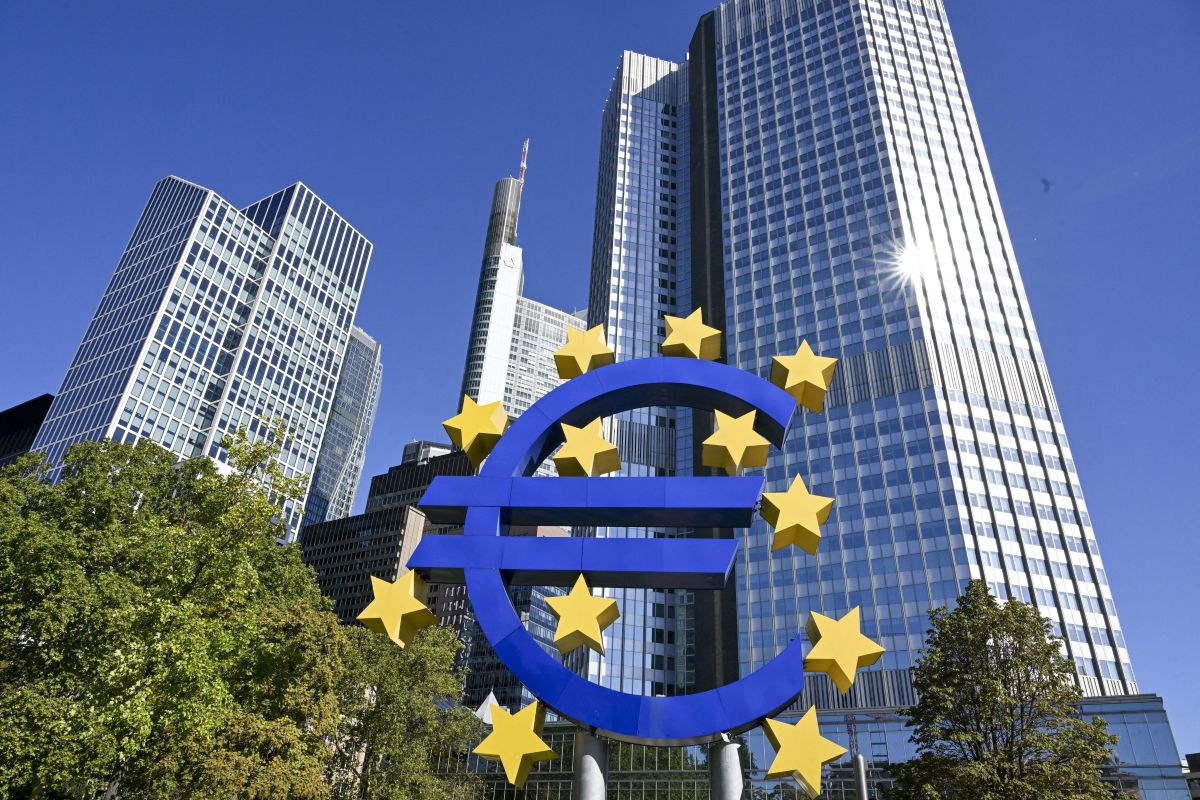 Consiliul UE susține euro digital cu funcționalitate atât online, cât ...