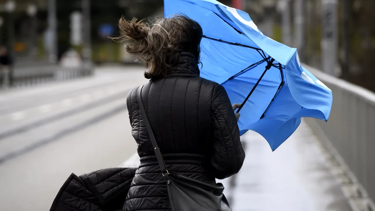 UPDATE 2: Cod roșu de vânt în Caraș-Severin și Hunedoara: rafale de ...