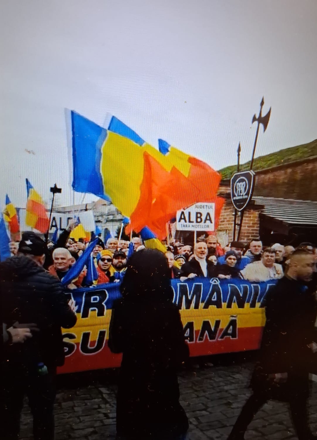 George Simion și Călin Georgescu, mitinguri separate la Alba Iulia, de ...