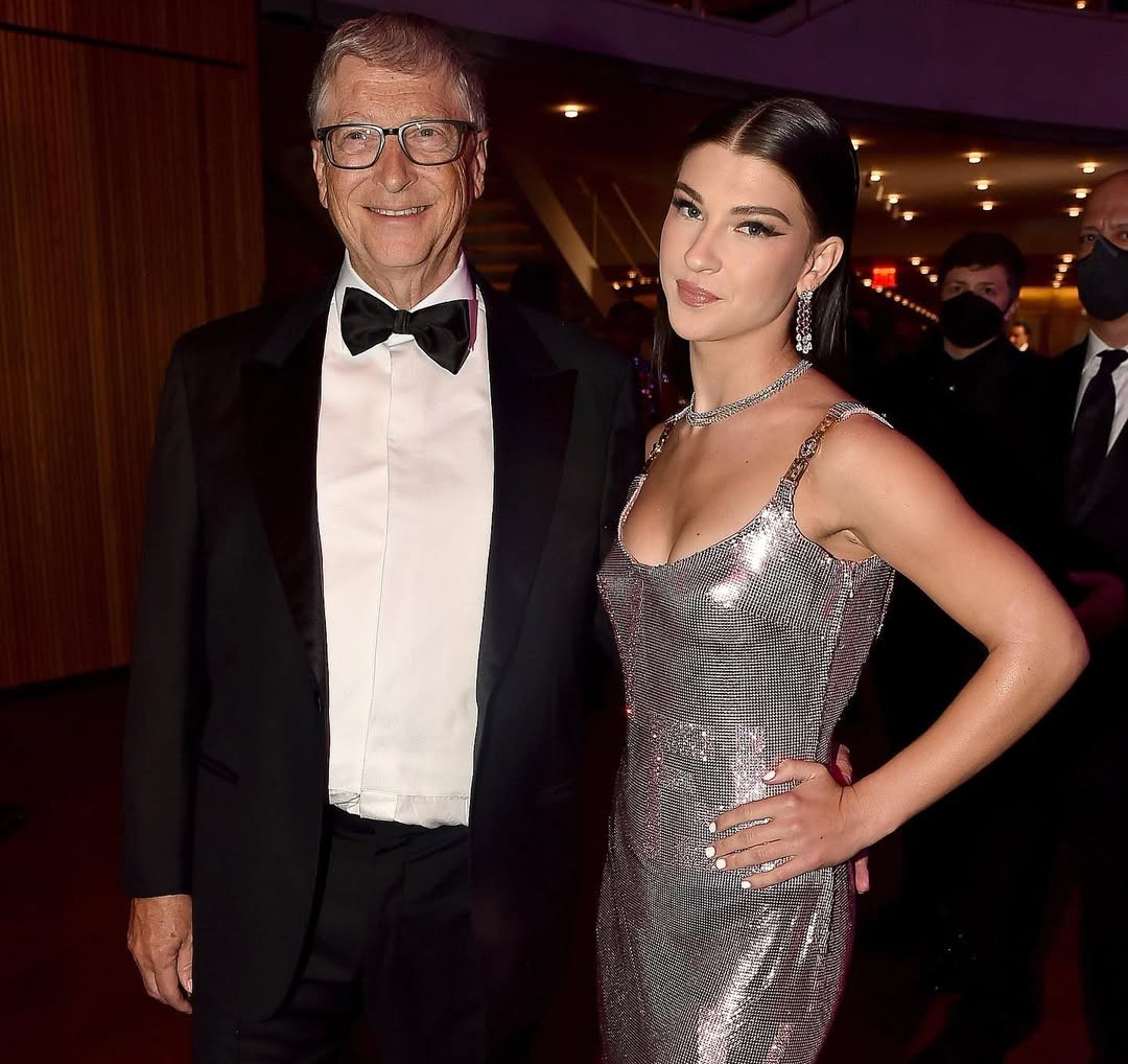 Fiica lui Bill Gates, Phoebe Gates, strânge 30 de milioane de dolari ...