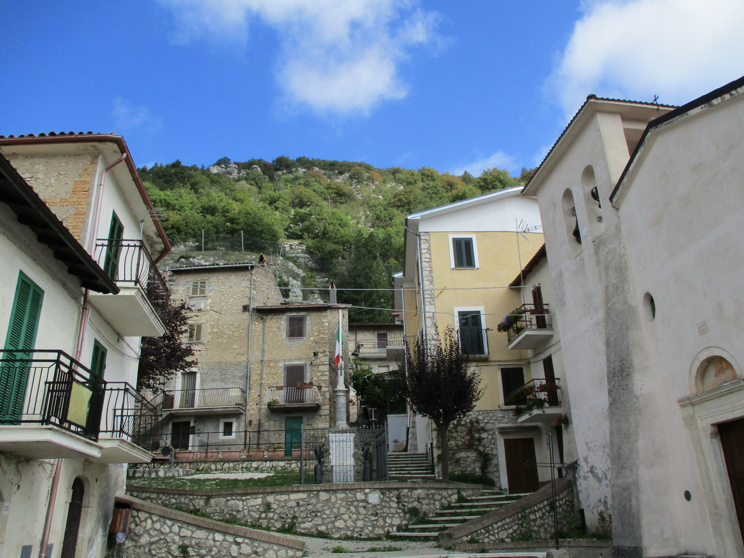 Italia sărbătorește primul copil născut într-un sat în ultimii 30 de ...