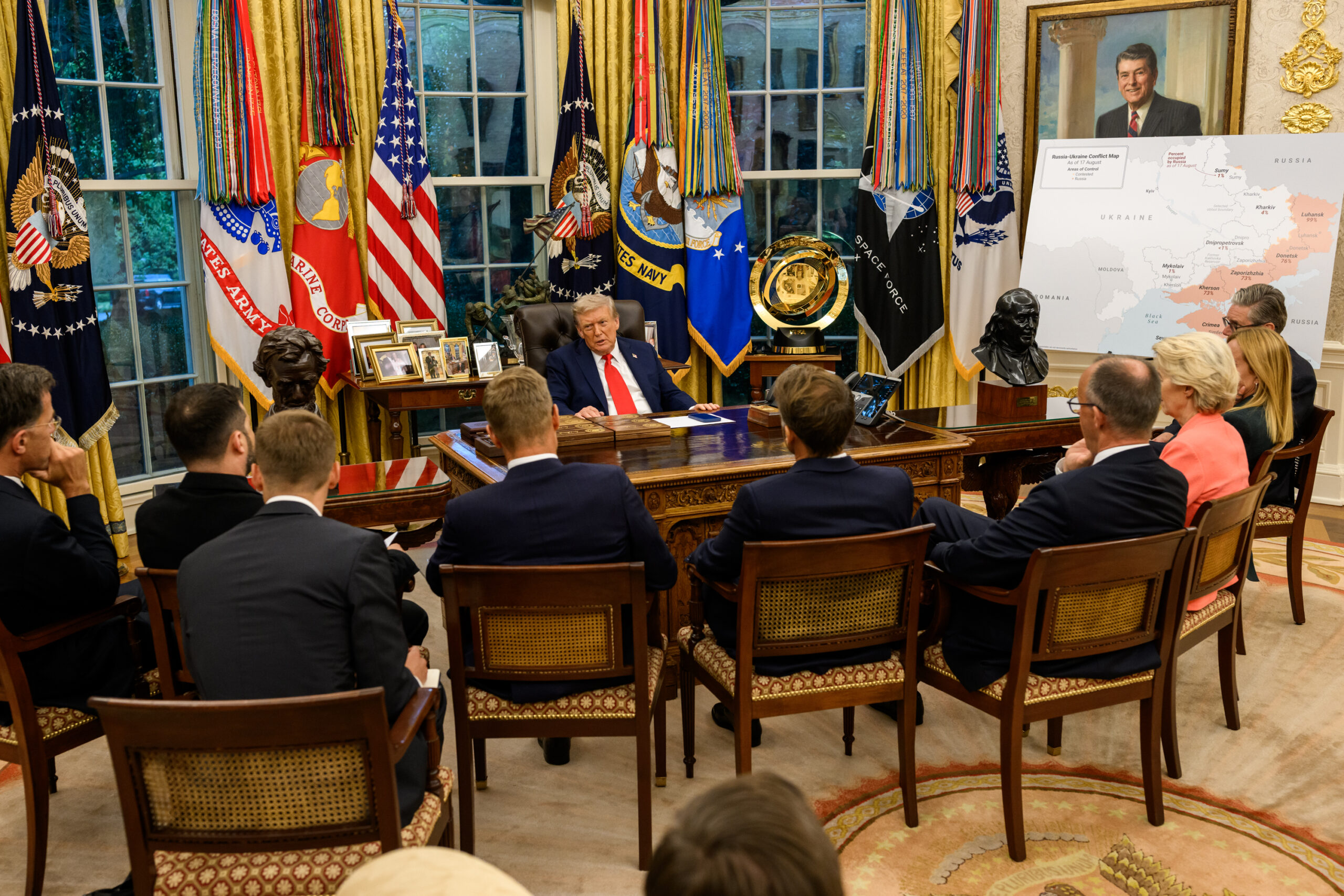 FT: Trump a amenințat că va opri livrările de arme către Ucraina dacă ...