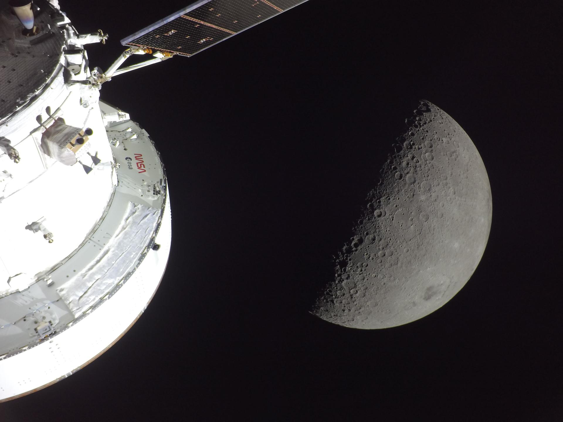 NASA publică imagini spectaculoase ale Lunii