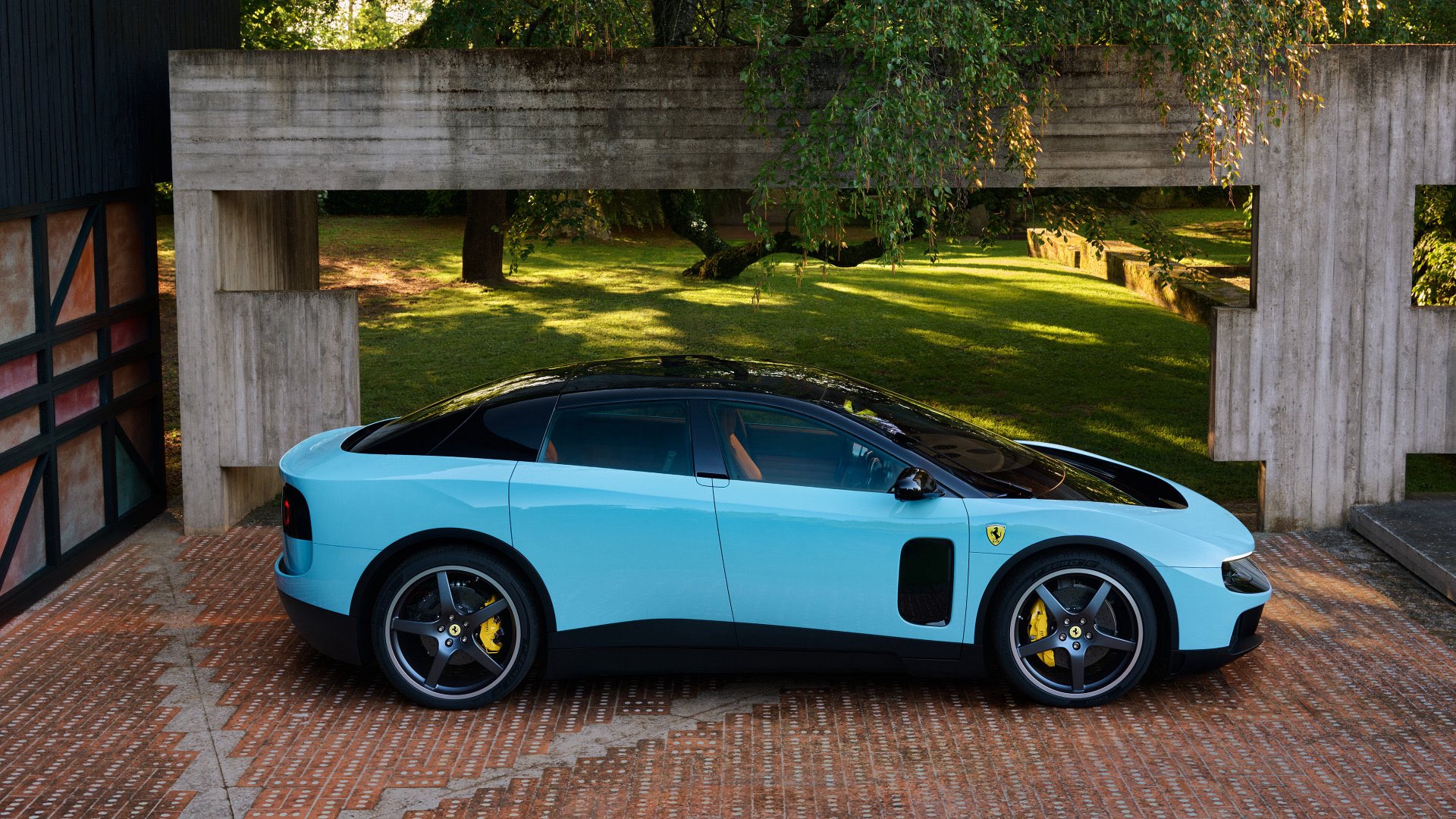 După reacțiile negative față de Ferrari Luce, CEO-ul Lamborghini spune ...