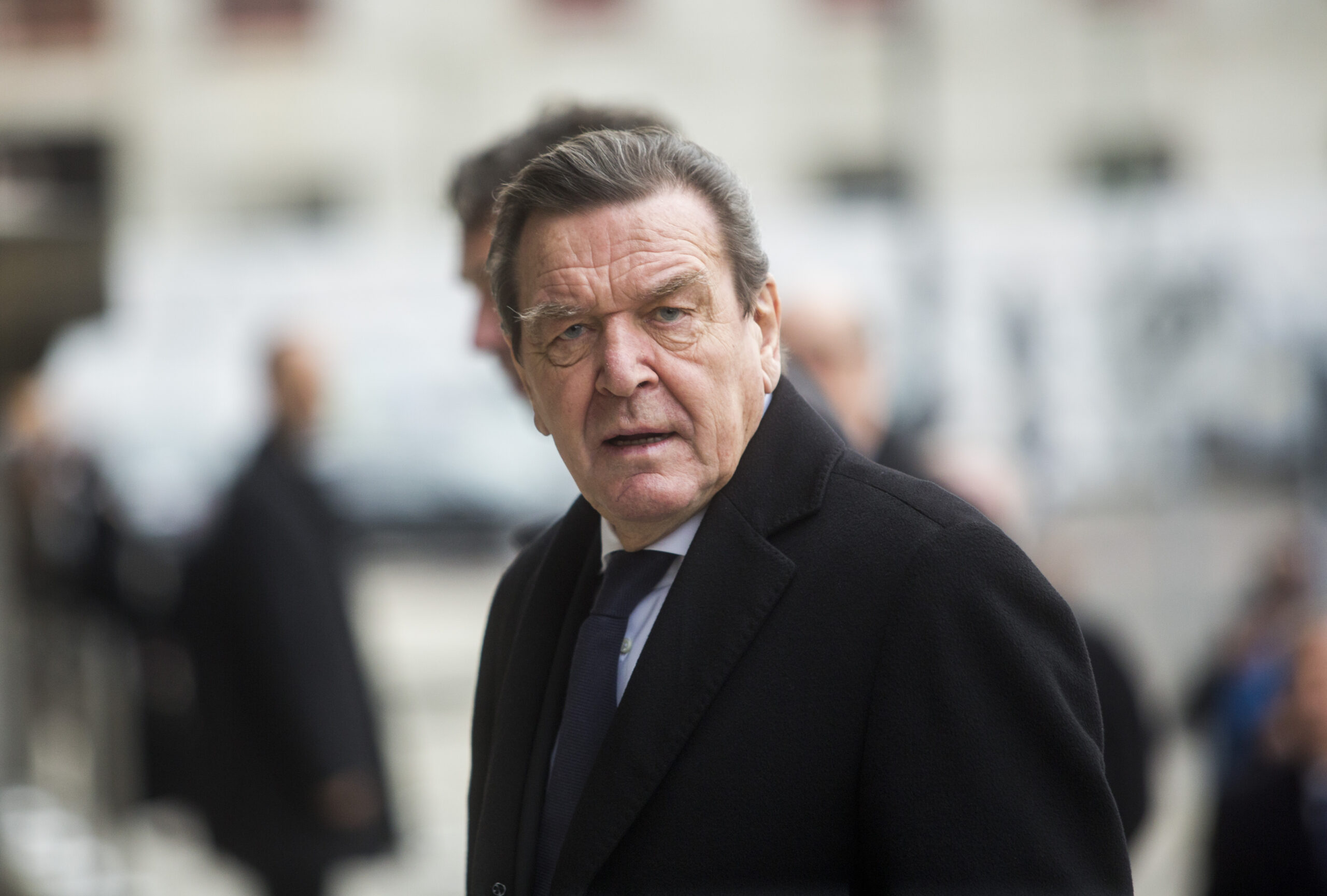Un jurnalist RTL a dat peste Gerhard Schröder într-un hotel din Moscova ...
