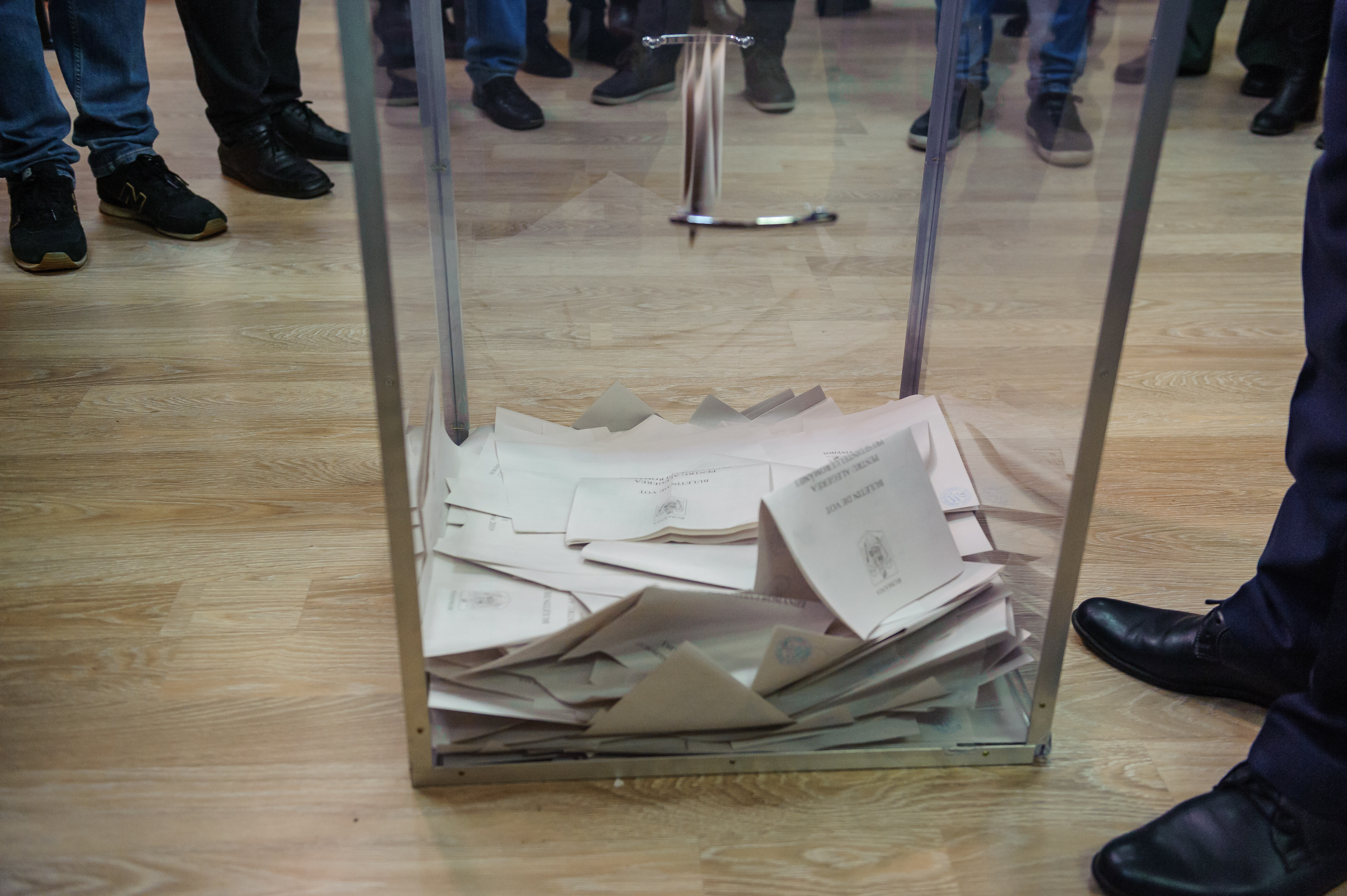 Alegeri azi în două comune din România, unde primii doi candidaţi au ...