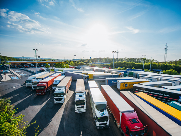 Cum arată cea mai mare staţie de alimentare cu carburanţi din lume - FOTO