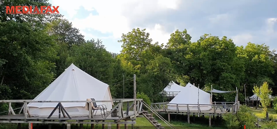 Vacanţă în corturi de lux. Ce înseamnă glampingul, care sunt benficiile ...