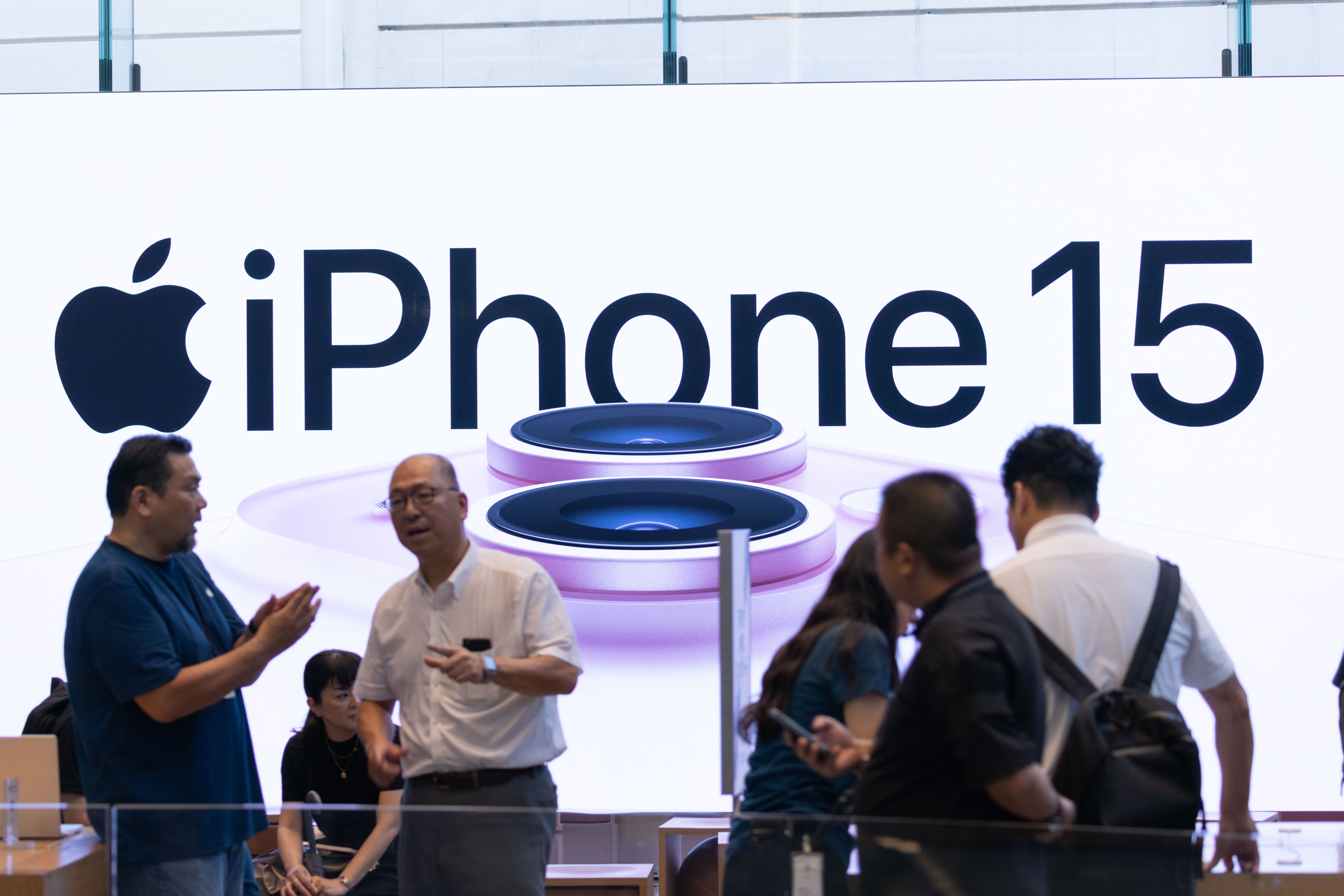 Vânzările Apple scad din nou, în ciuda unei cereri puternice pentru ...