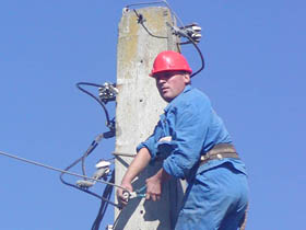 Peste 1.700 de angajaţi ai Electrica părăsesc voluntar compania