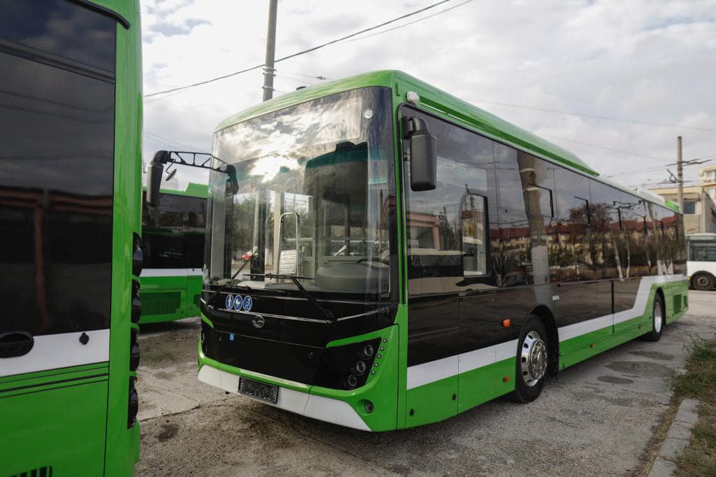 Şase autobuze electrice vor intra de sâmbătă pe traseu, pe linia 330 din Capitală