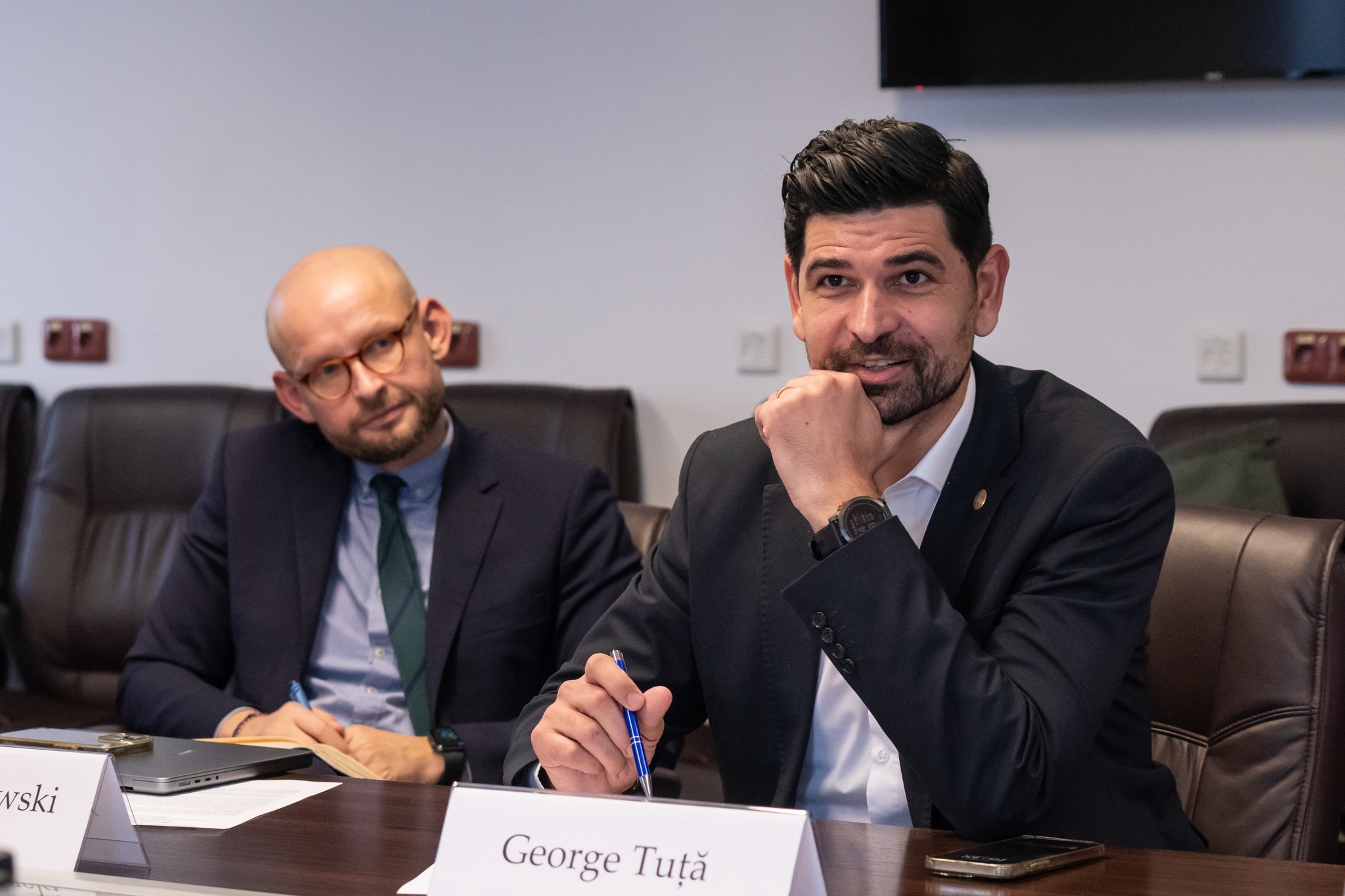 Cine este George Tuţă, cel care este pe cale să-i sufle postul ...