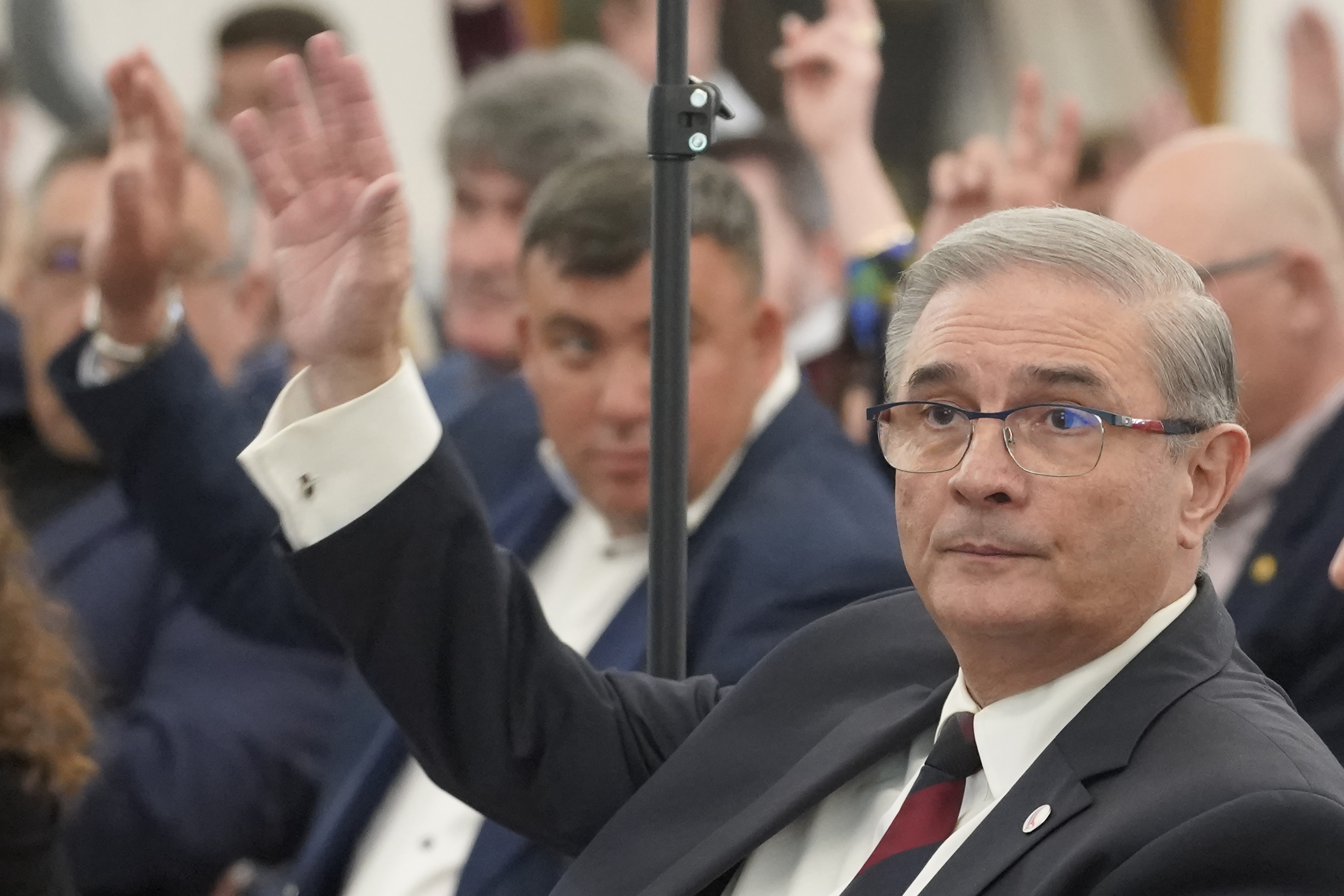 Silviu Predoiu: Să fim atenţi ce alegem. Vine un timp în care România ...