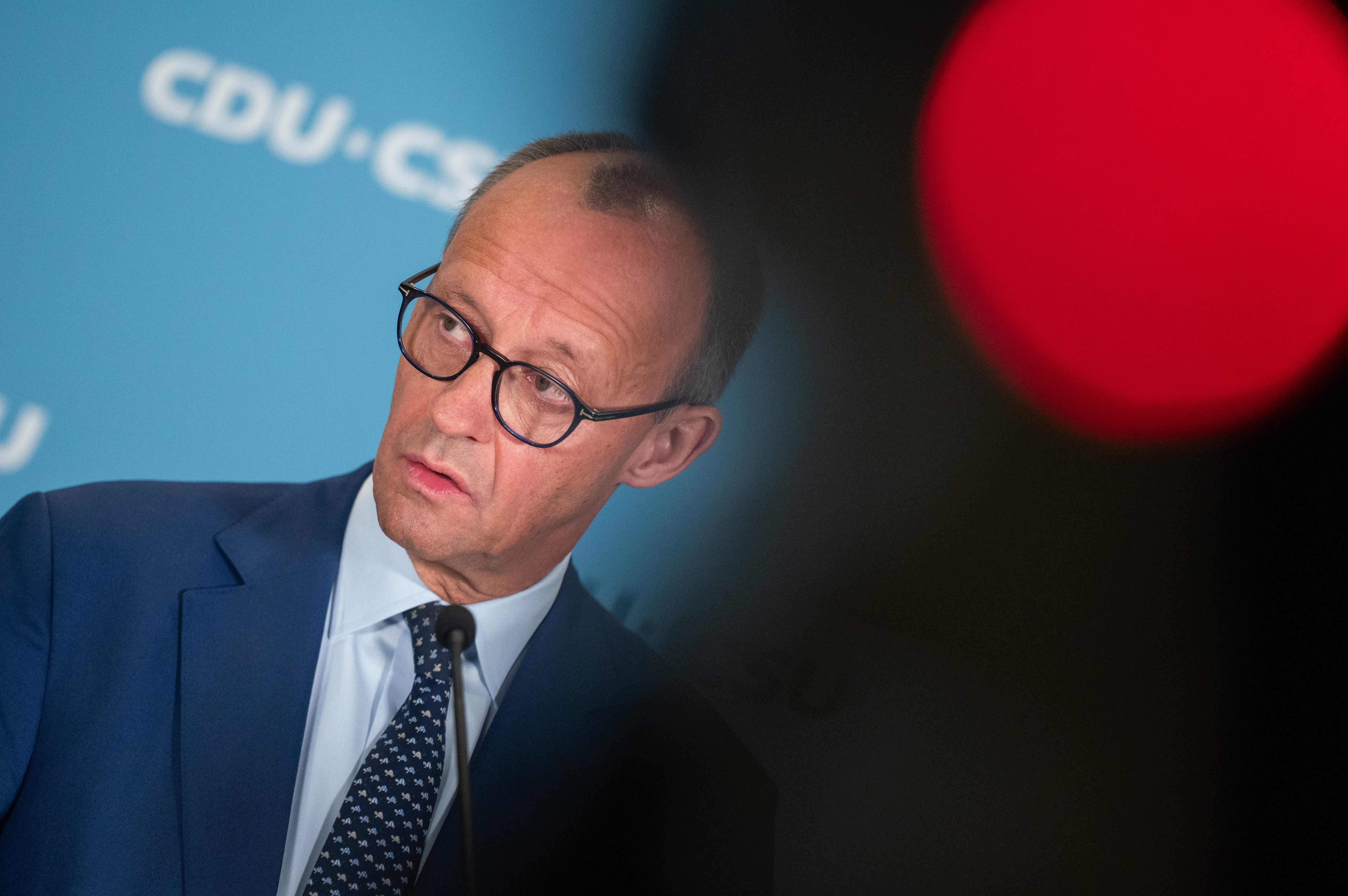 Alianţa conservatoare a lui Friedrich Merz scade în sondaje cu o lună ...