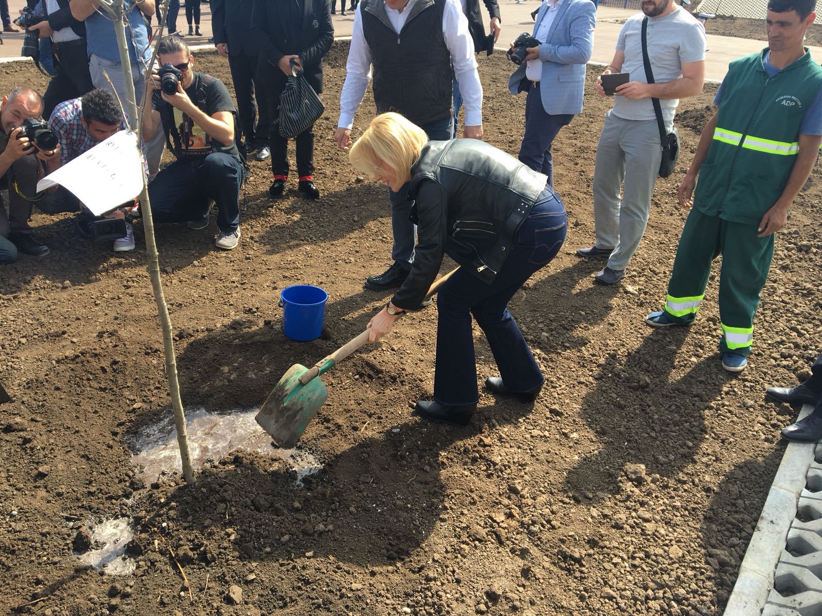 În Capitală a fost inaugurat „Parcul 100 de stejari”, dedicat şi ...