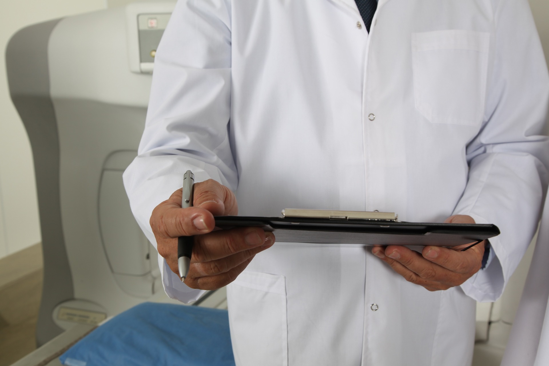 Cum puteţi verifica dacă medicul care urmează să vă consulte sau ...