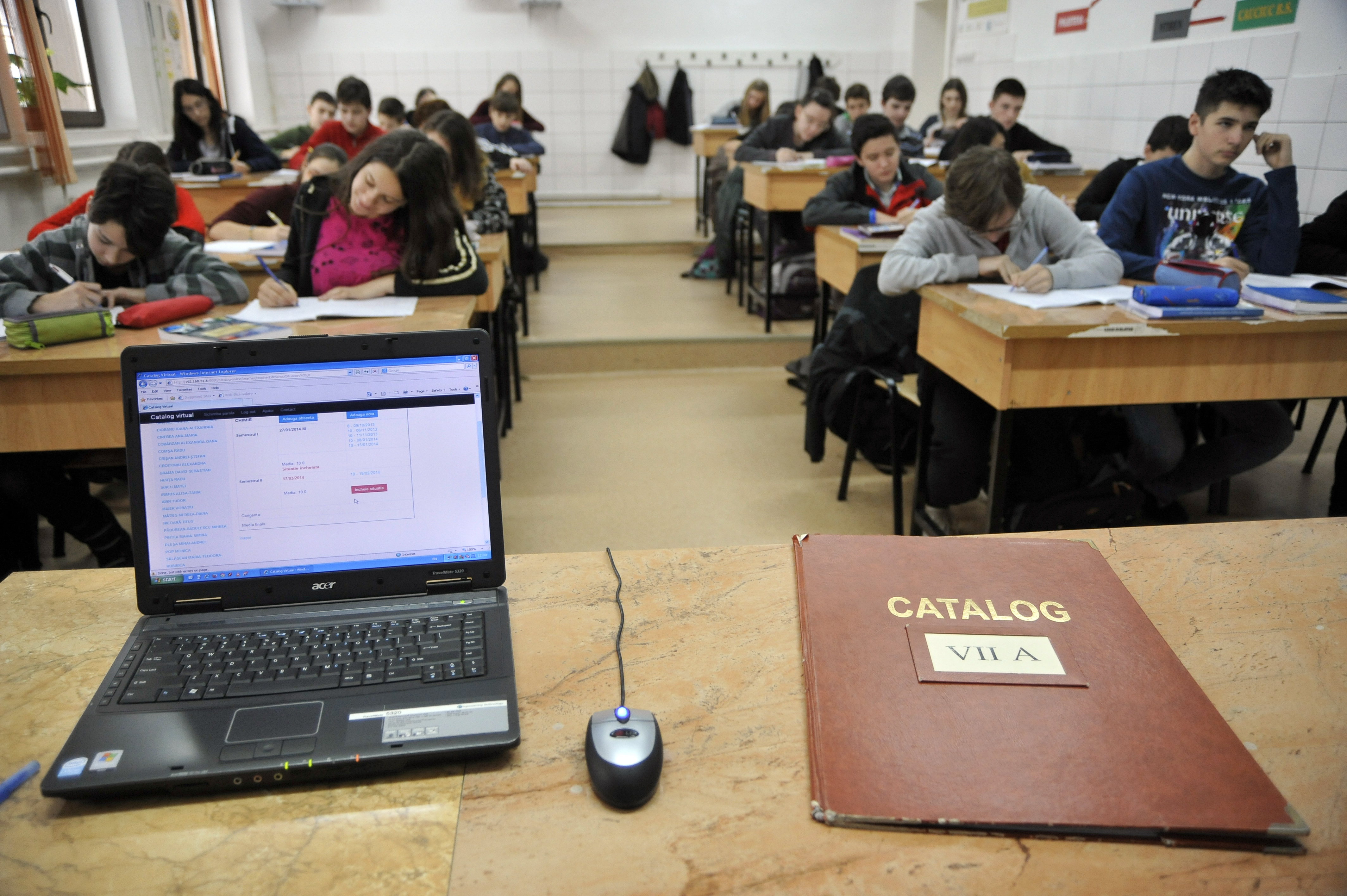 Profesorii cu vechime mai mare de 15 ani vor avea norma didactică redusă