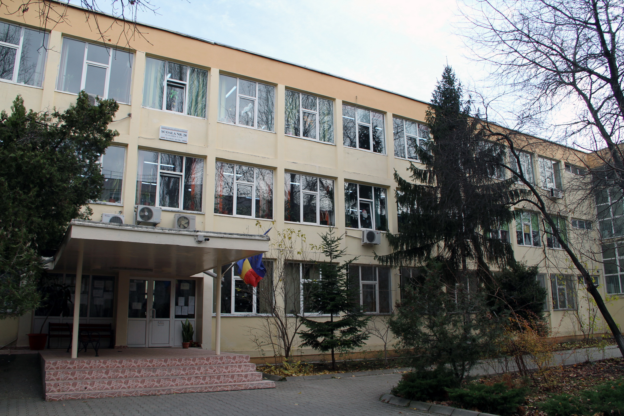Bucureşti: Şcoala 28, unde au fost depistate cazurile cu noua tulpină ...
