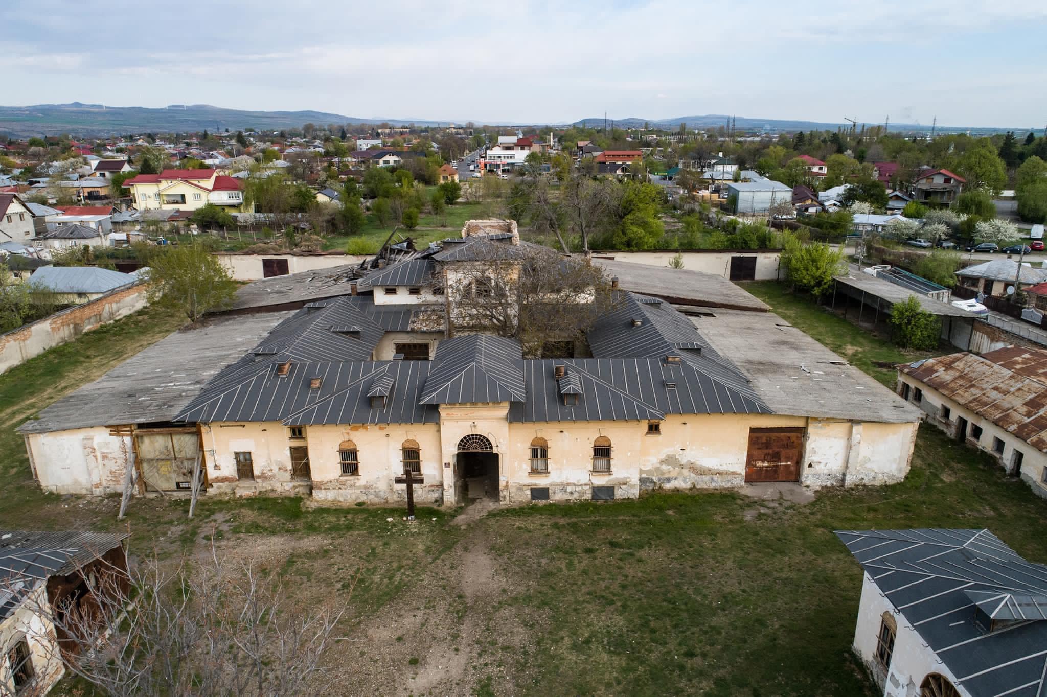 „Închisoarea tăcerii”, unde au stat Corneliu Coposu şi Ion Diaconescu ...