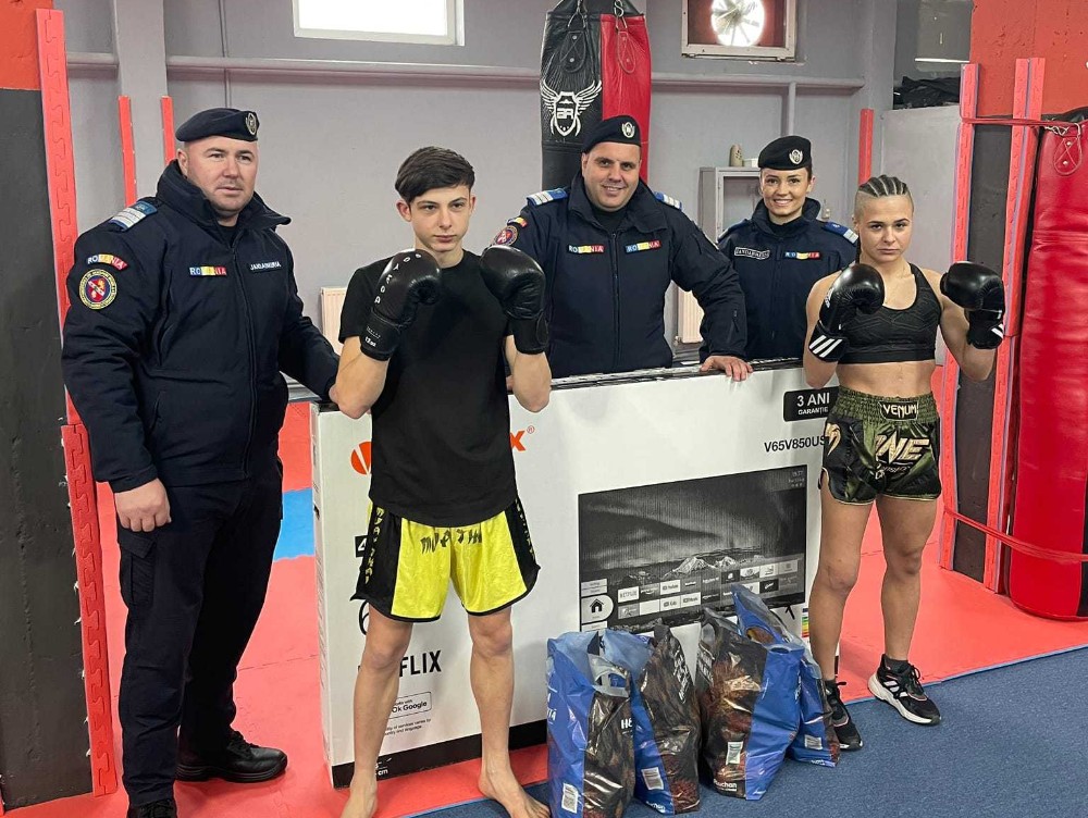 Pentru doi fraţi din Craiova, sala de kickboxing a devenit familie