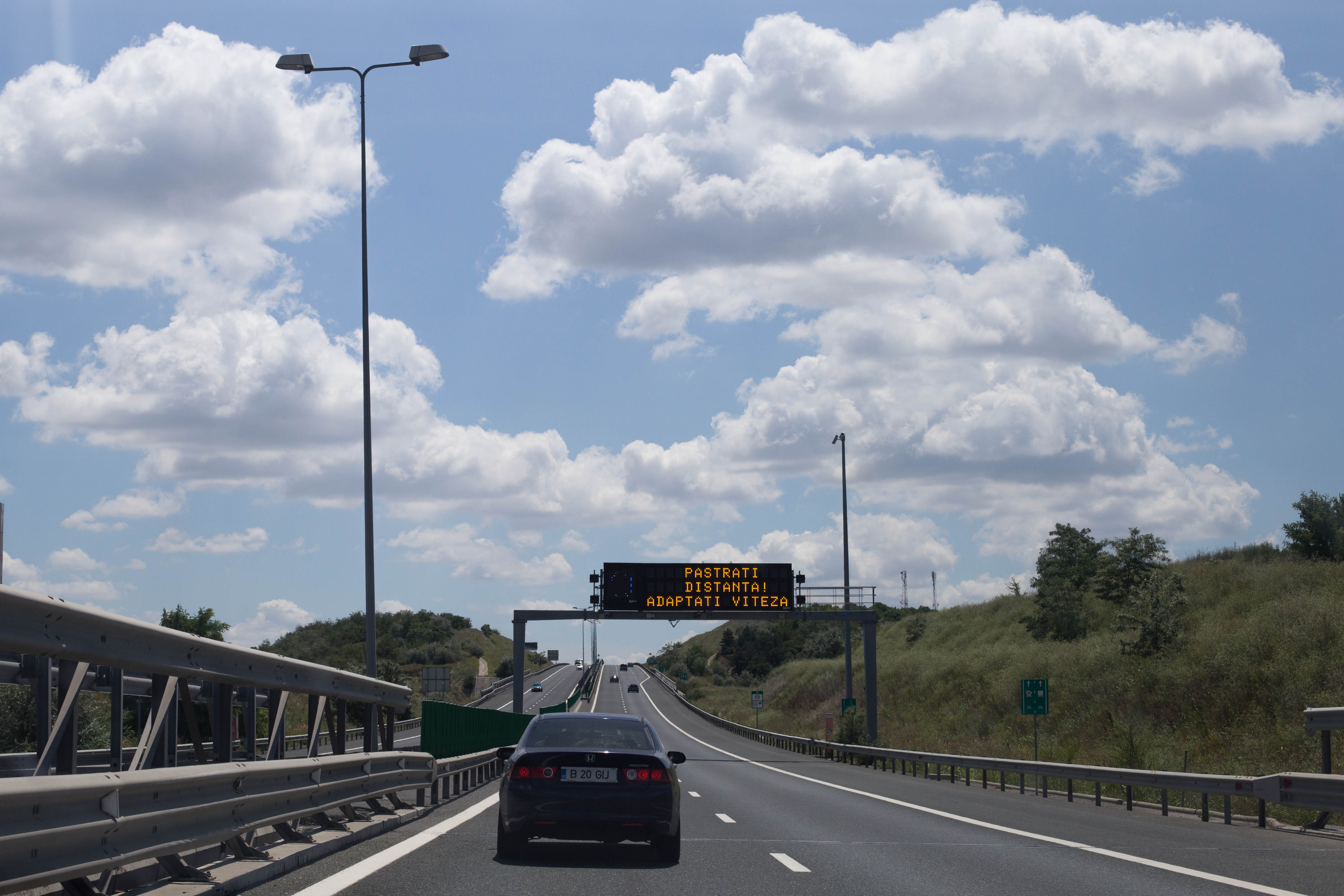 Infotrafic: Circulaţie pe carosabil uscat, cu vizibilitate bună şi ...